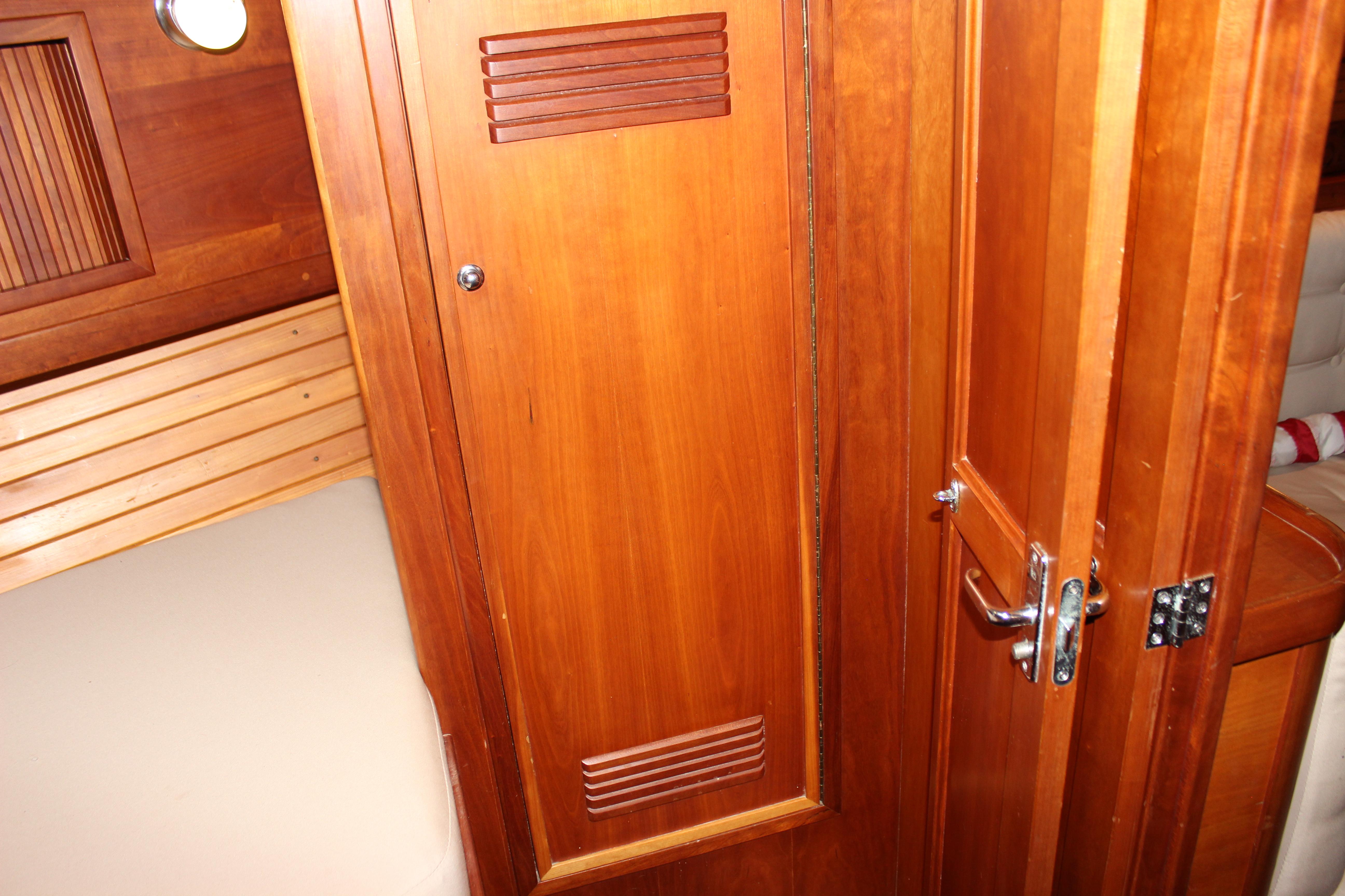 1998 Sabreline 36 Express | Dominion Yachts