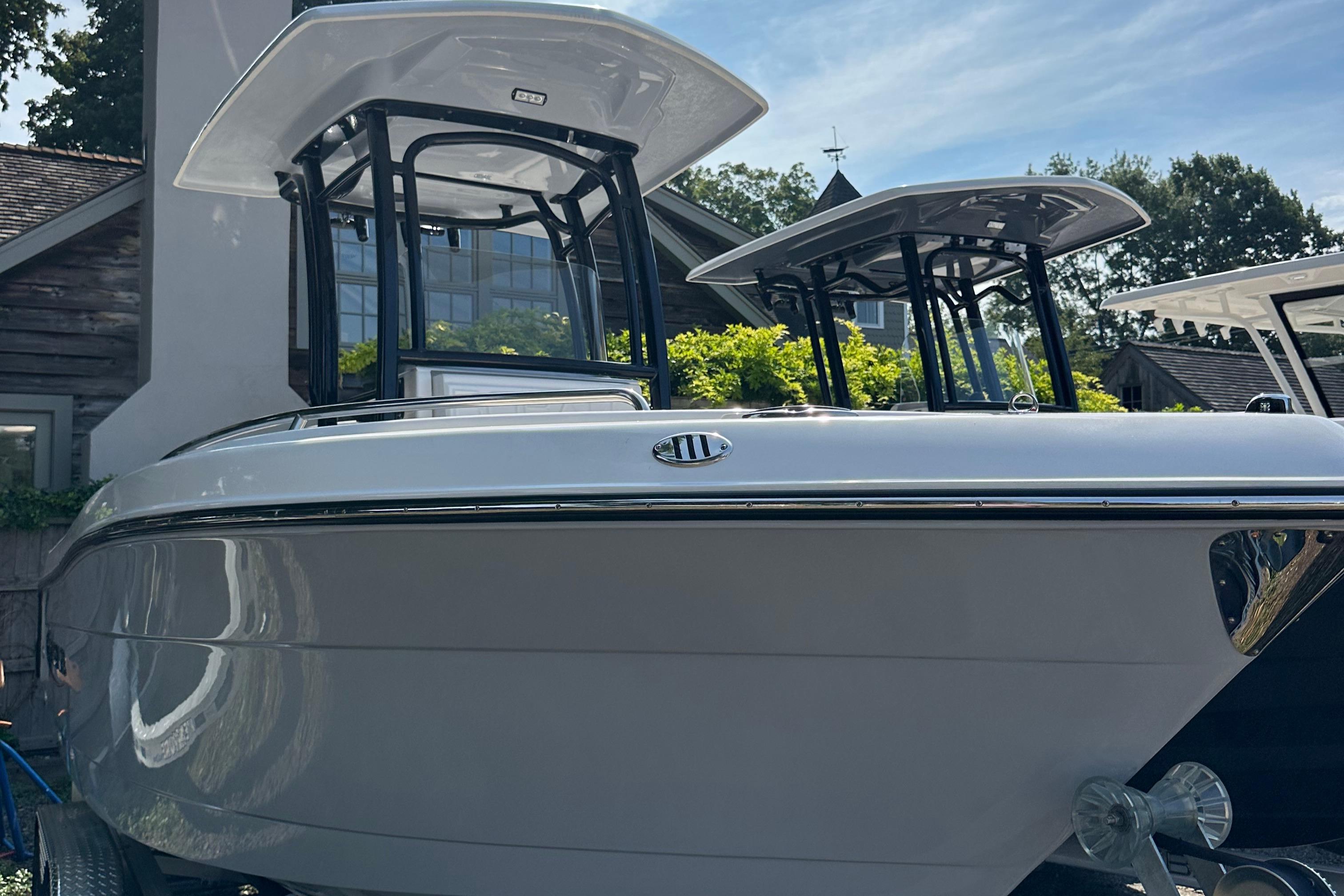 2025 Robalo R222 Explorer Westport, Connecticut - All Seasons Marine Works