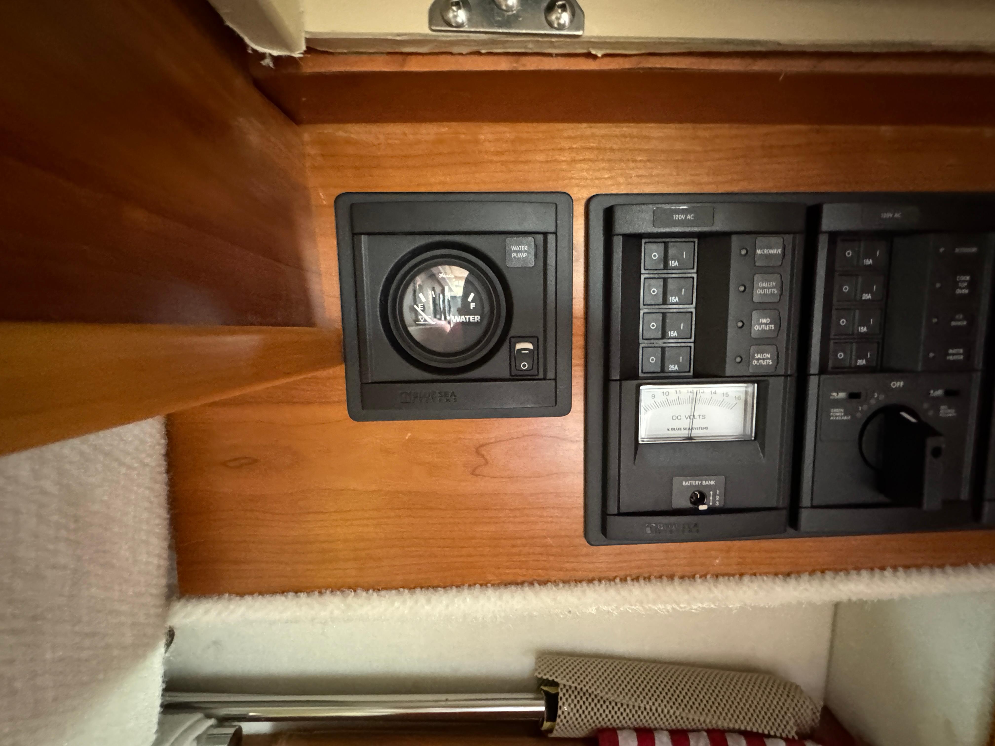 Poseidon Yacht for Sale | 30 Cutwater Yachts Salem, MA | Denison Yacht ...