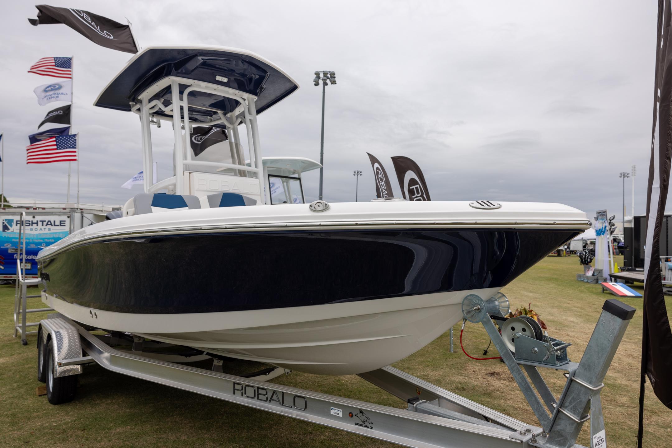 Robalo Bay Boats for Sale Fort Myers & Naples | Fish Tale