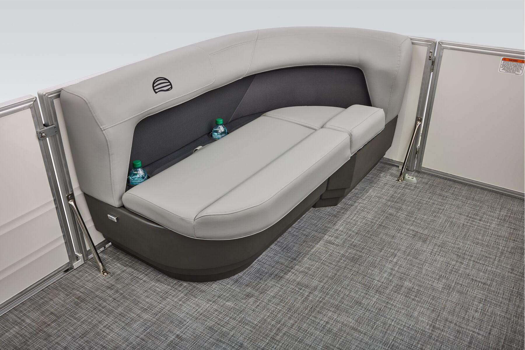 2026 Sun Tracker Party Barge 16 DLX - Grand Pointe Marina