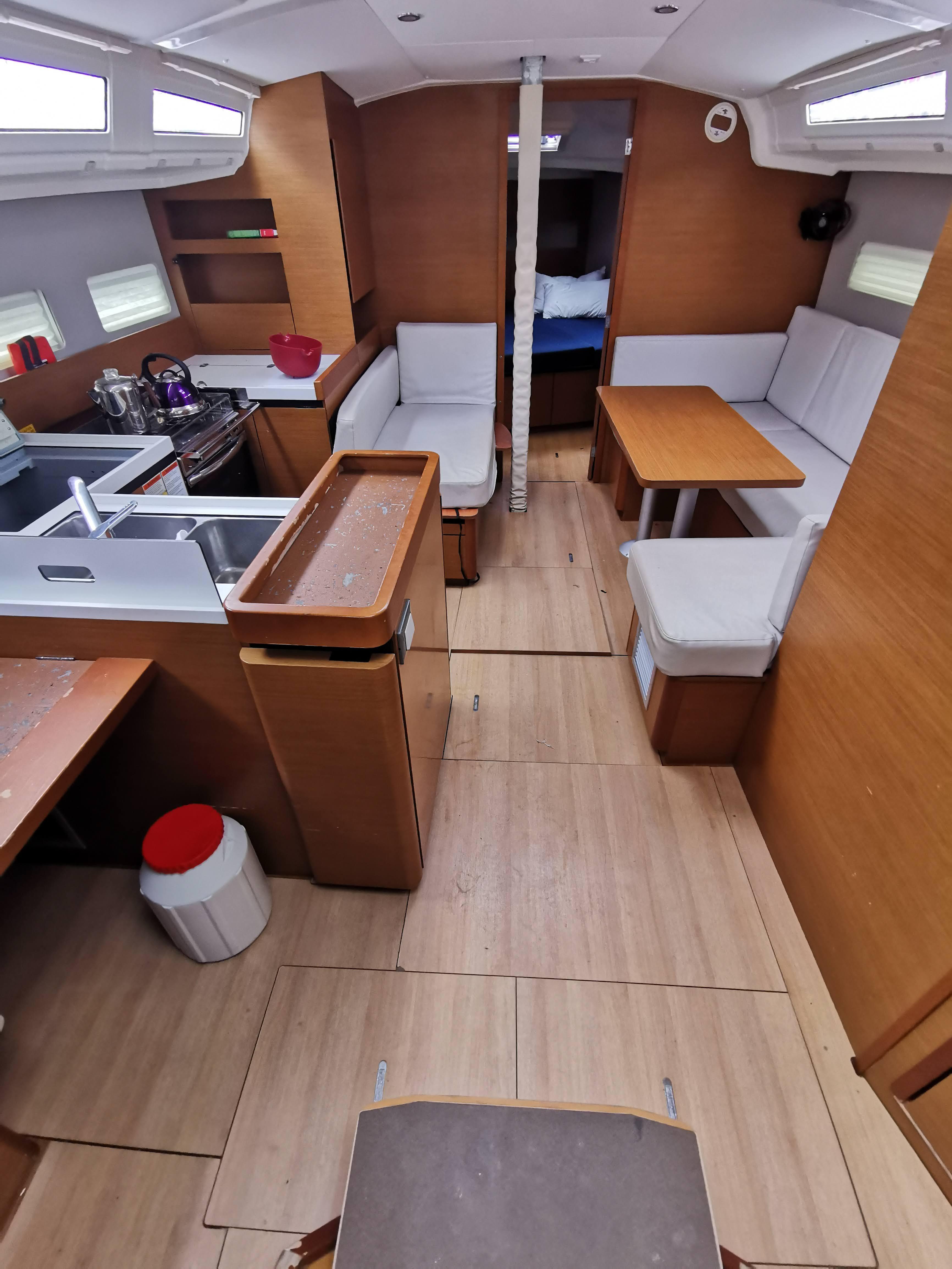 Jeanneau Sun Odyssey 410 Sailing Monohull for sale | The Moorings Yacht ...