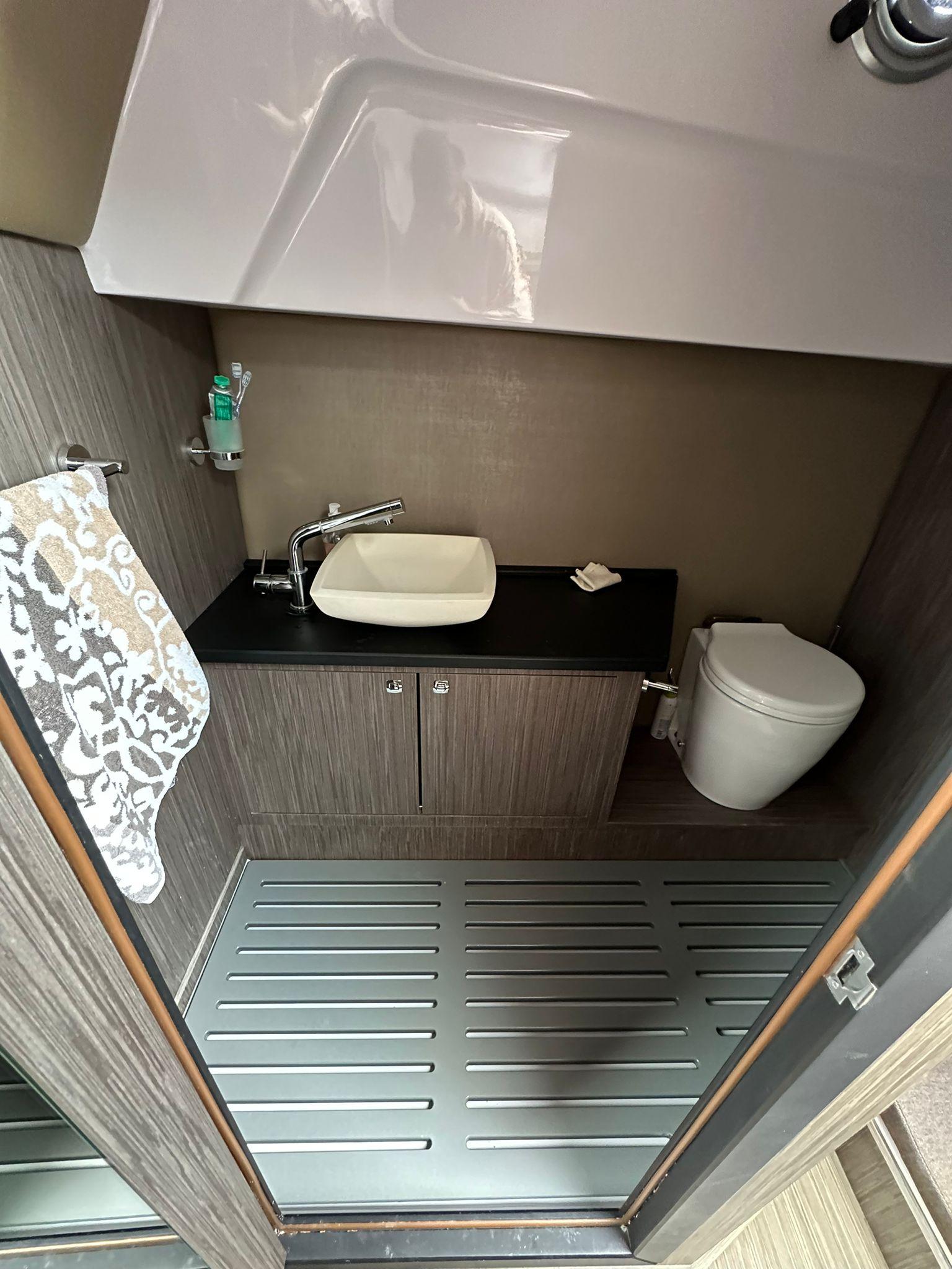 Yacht for Sale | 30 Ranieri Yachts LAGO D'ISEO, Italy | Denison Yacht Sales