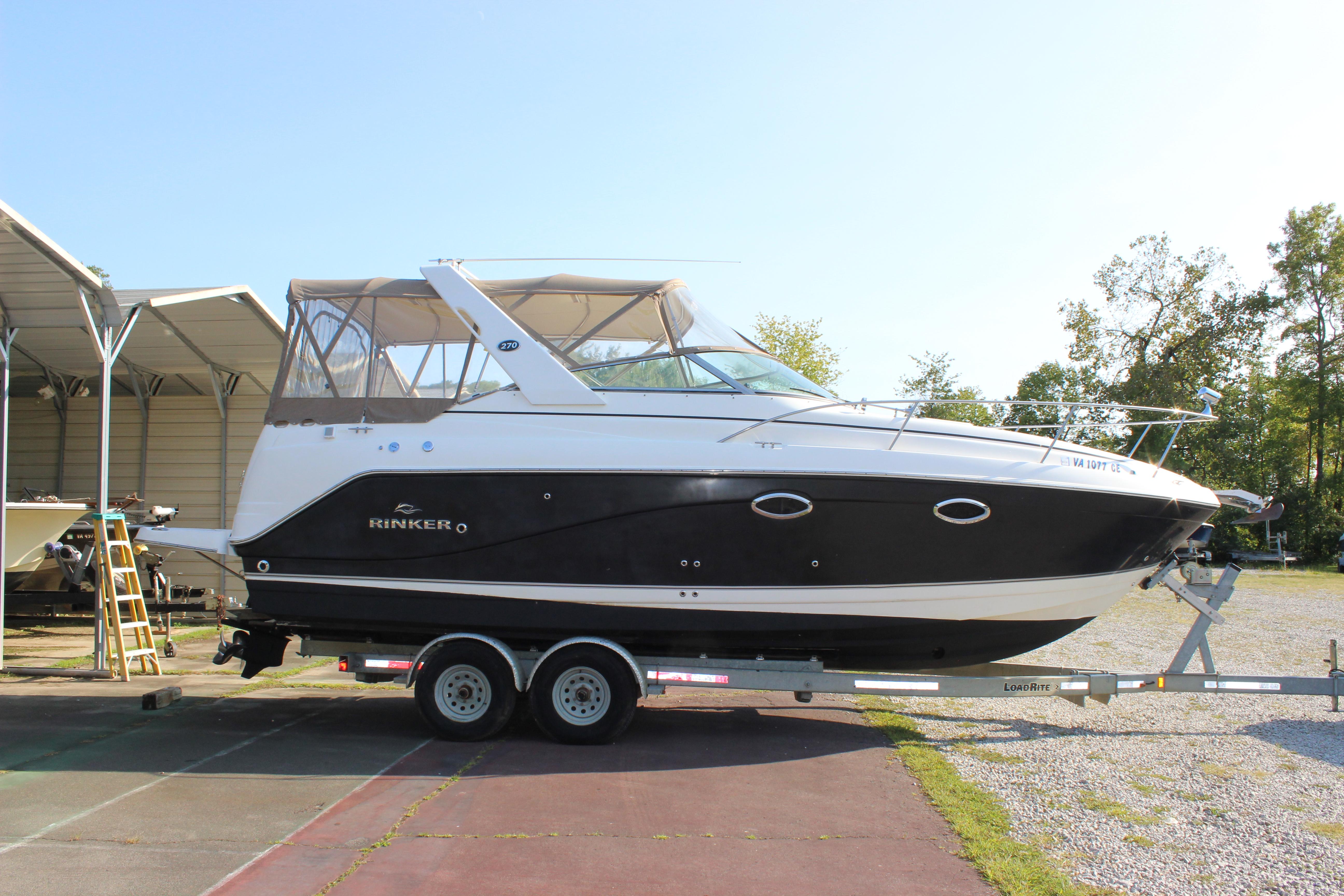 2006 Rinker 270 Express Cruiser | Dominion Yachts