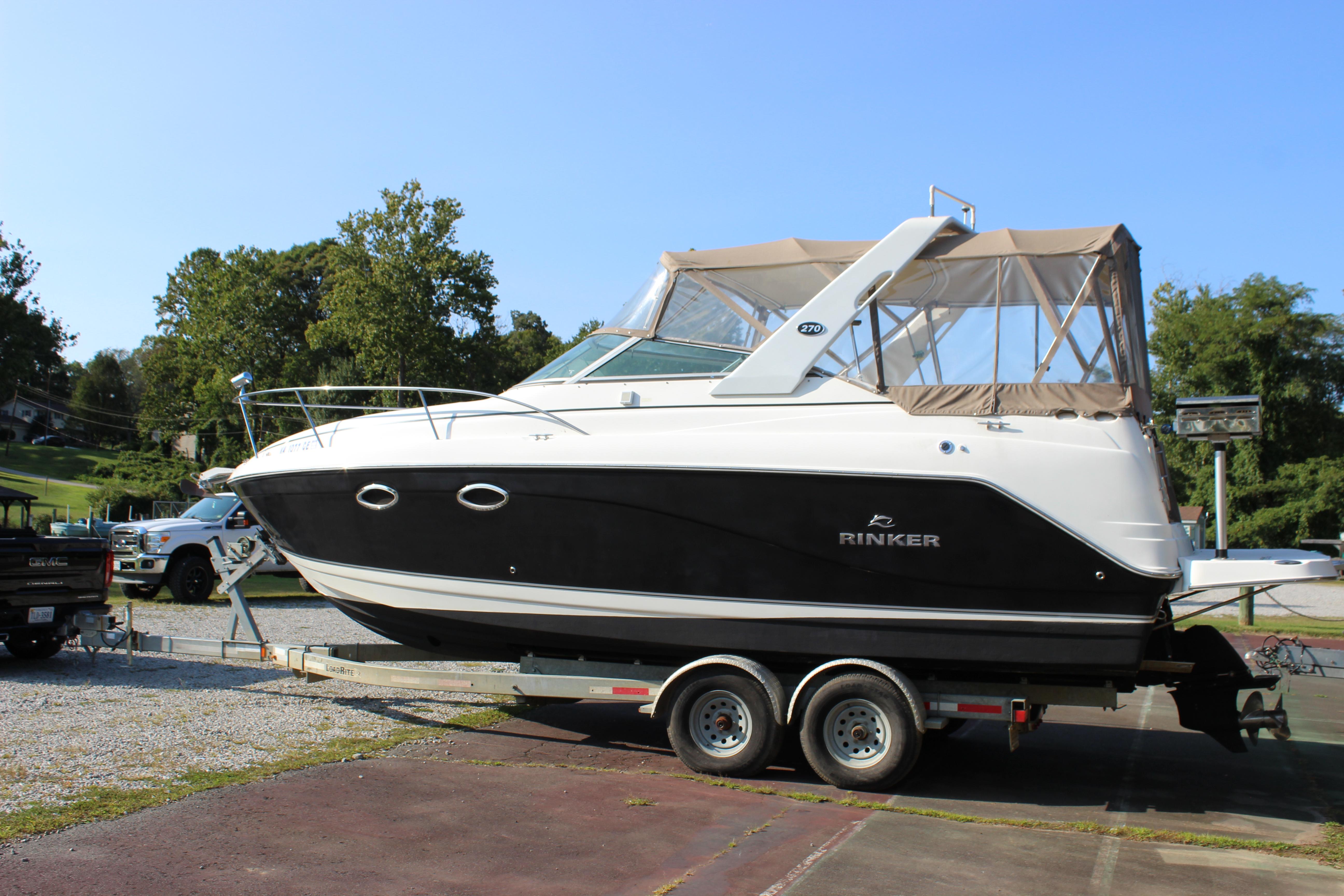 2006 Rinker 270 Express Cruiser | Dominion Yachts