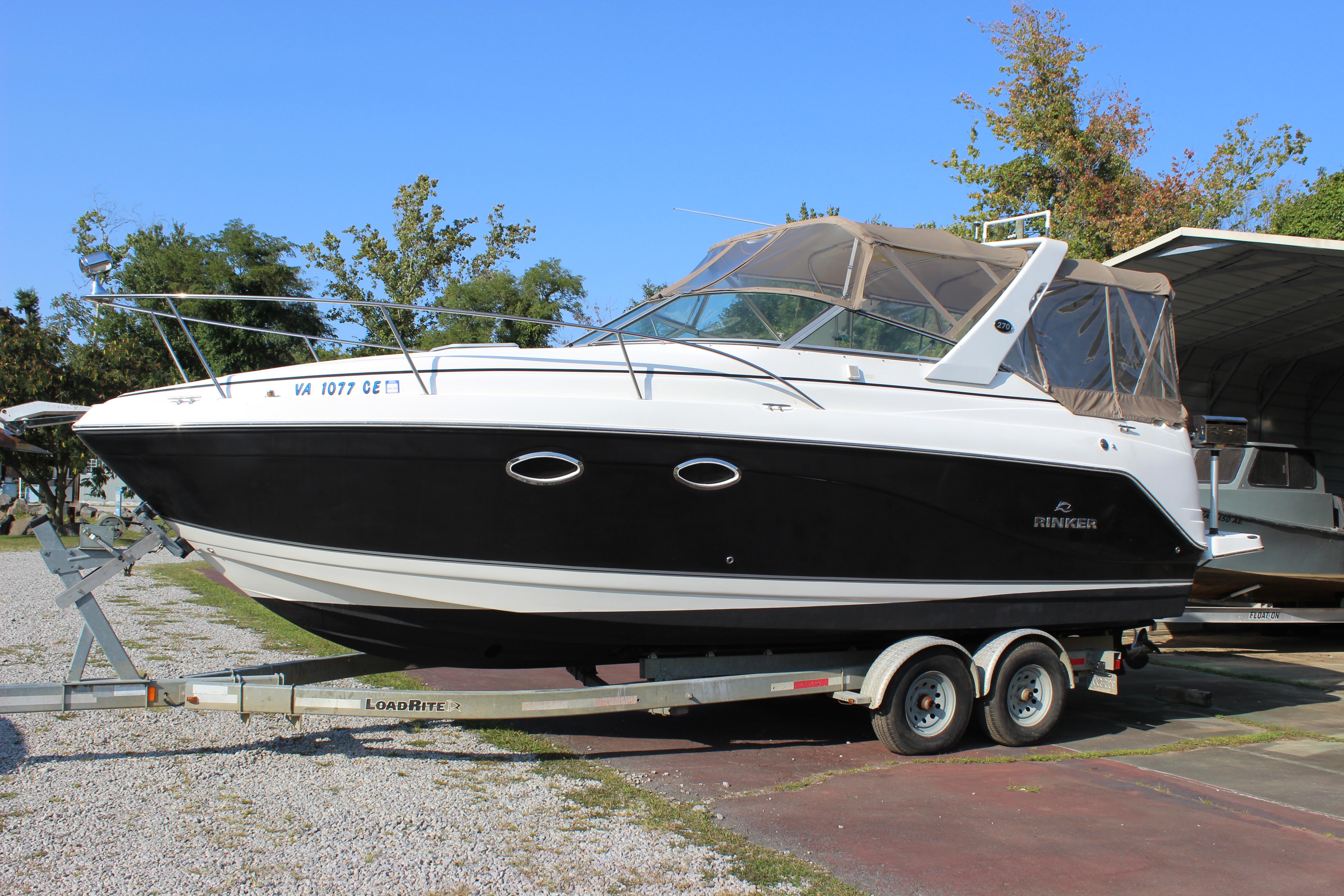 2006 Rinker 270 Express Cruiser | Dominion Yachts