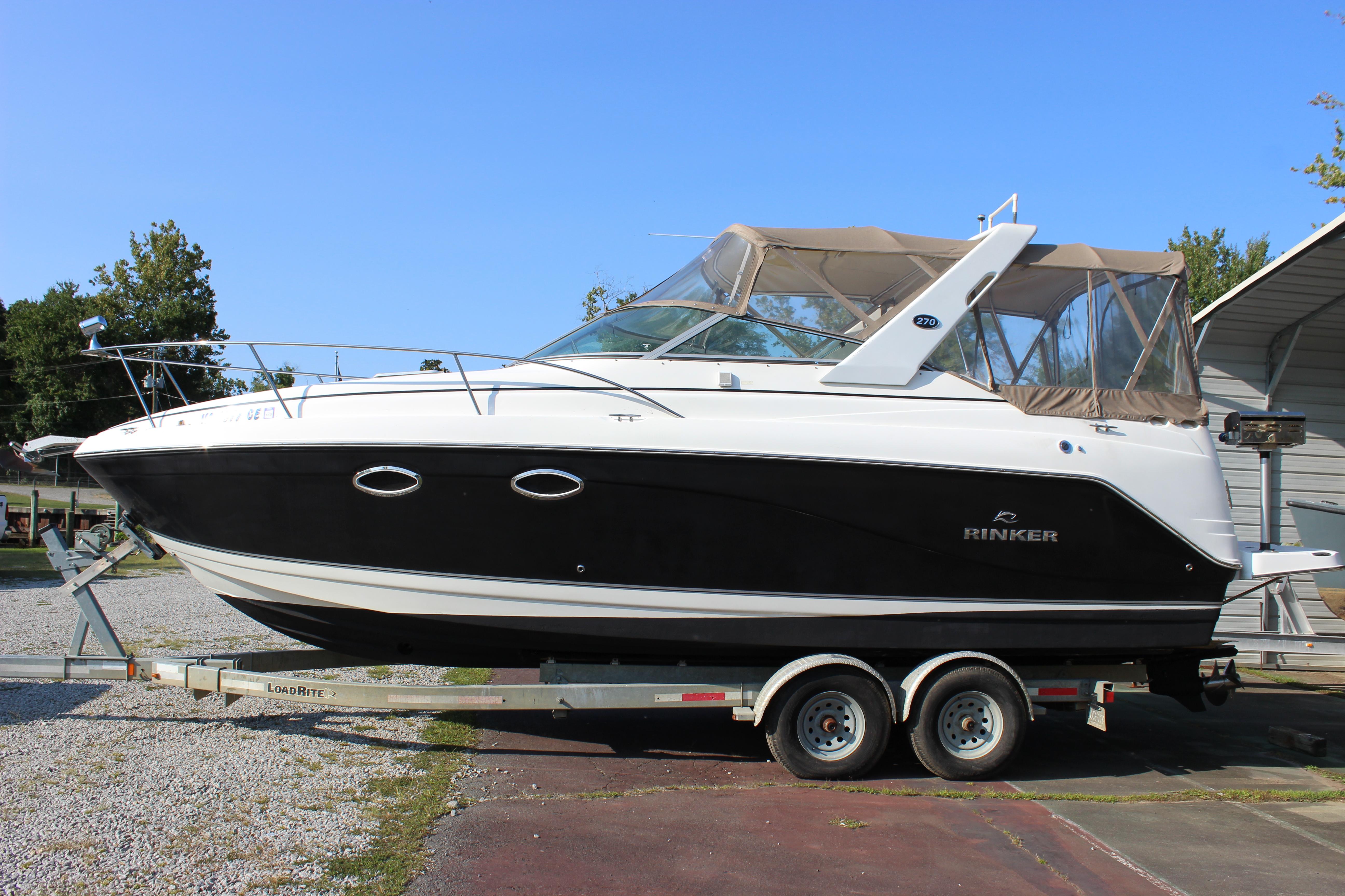 2006 Rinker 270 Express Cruiser | Dominion Yachts