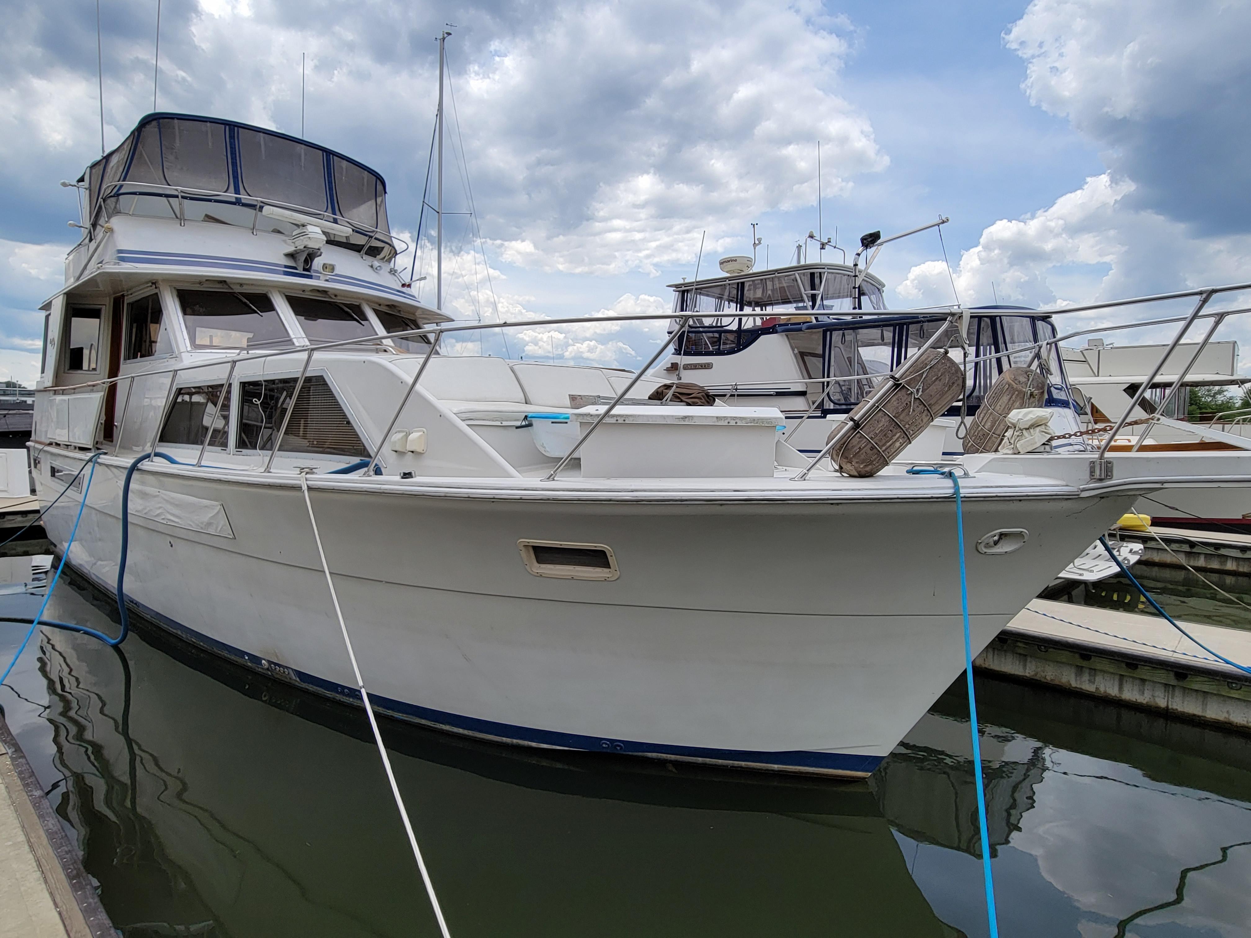 1983 Uniflite Motor Yacht | Dominion Yachts