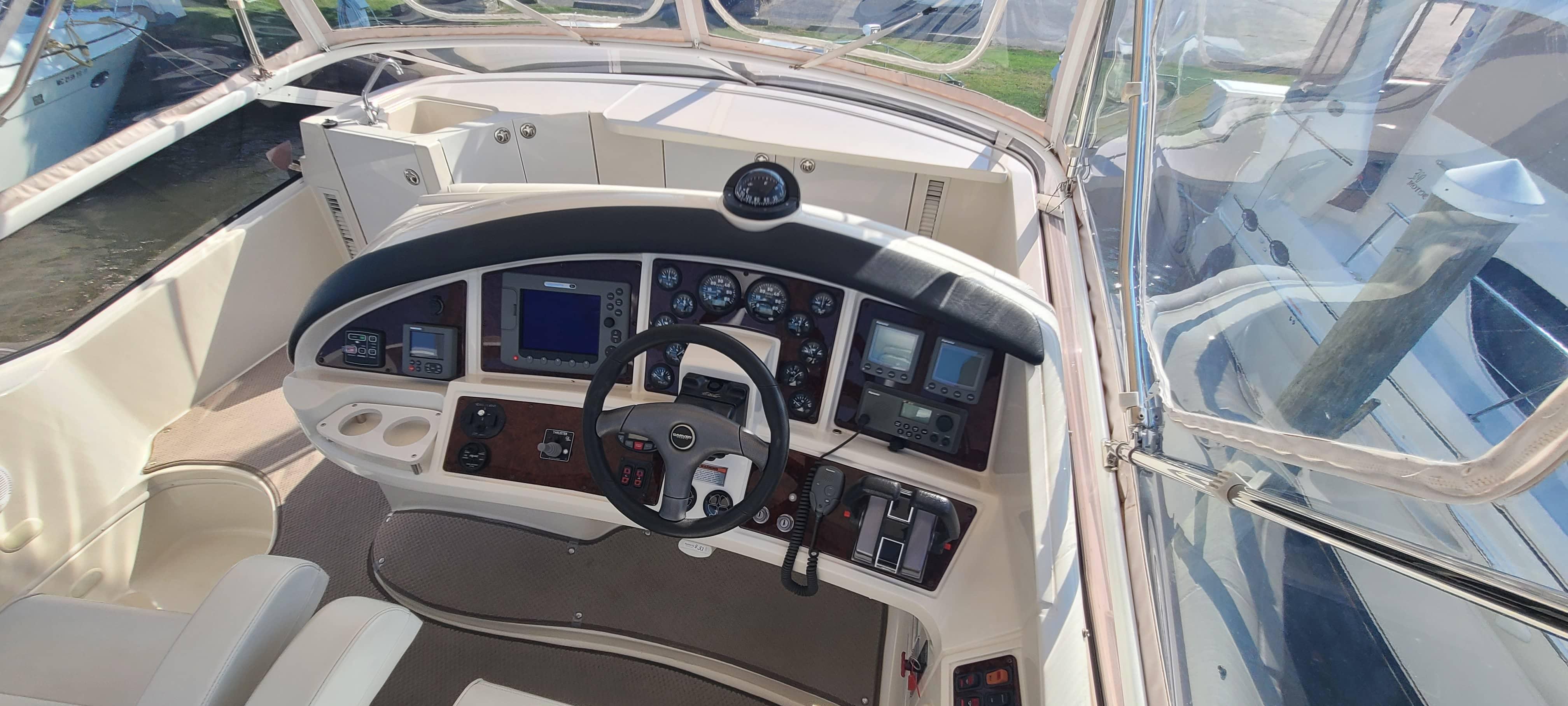 2005 Carver 38 Super Sport Polish Princess - South Jersey Yacht Sales