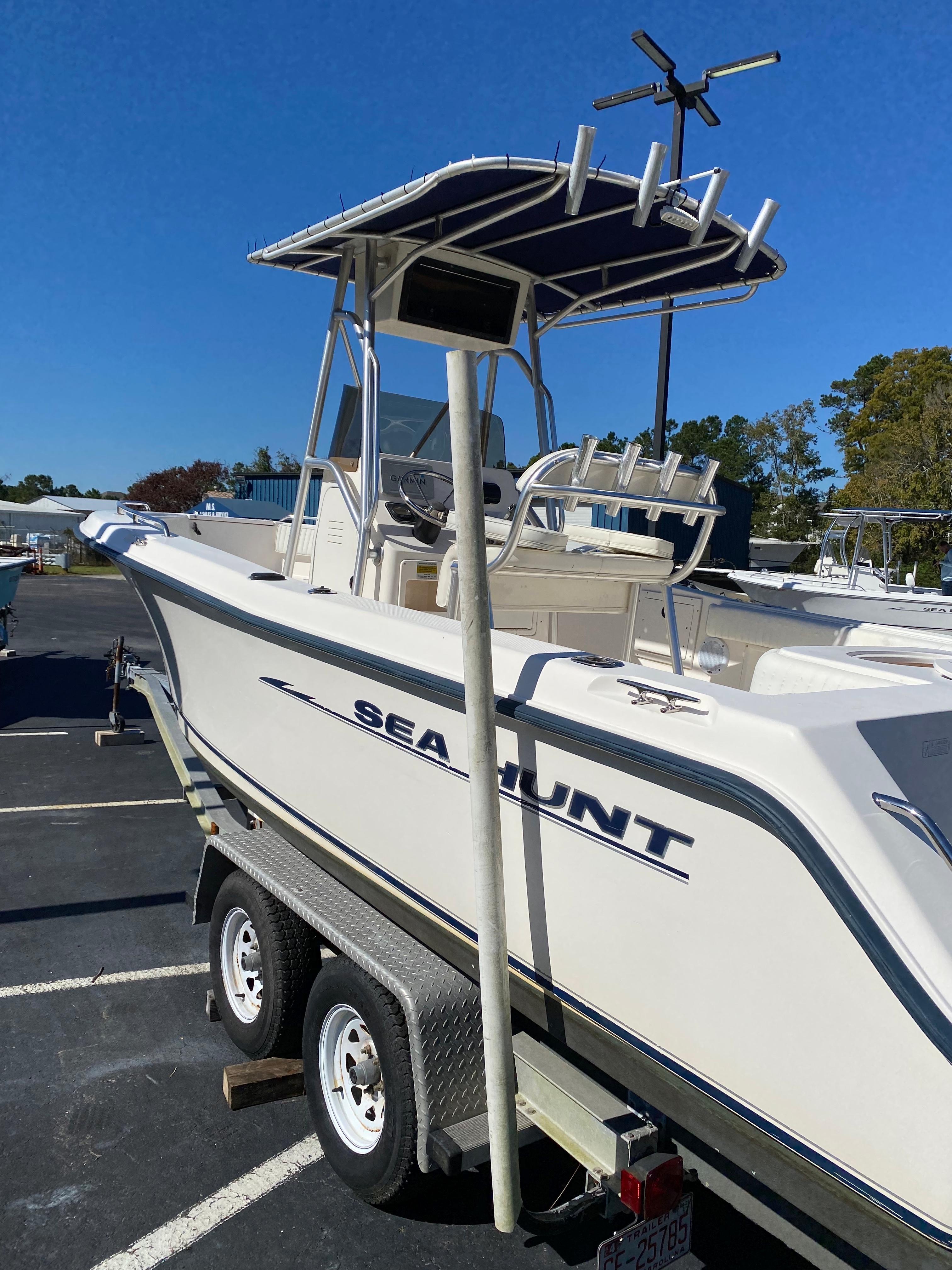 2004 Sea Hunt Triton 220 | Yachts360