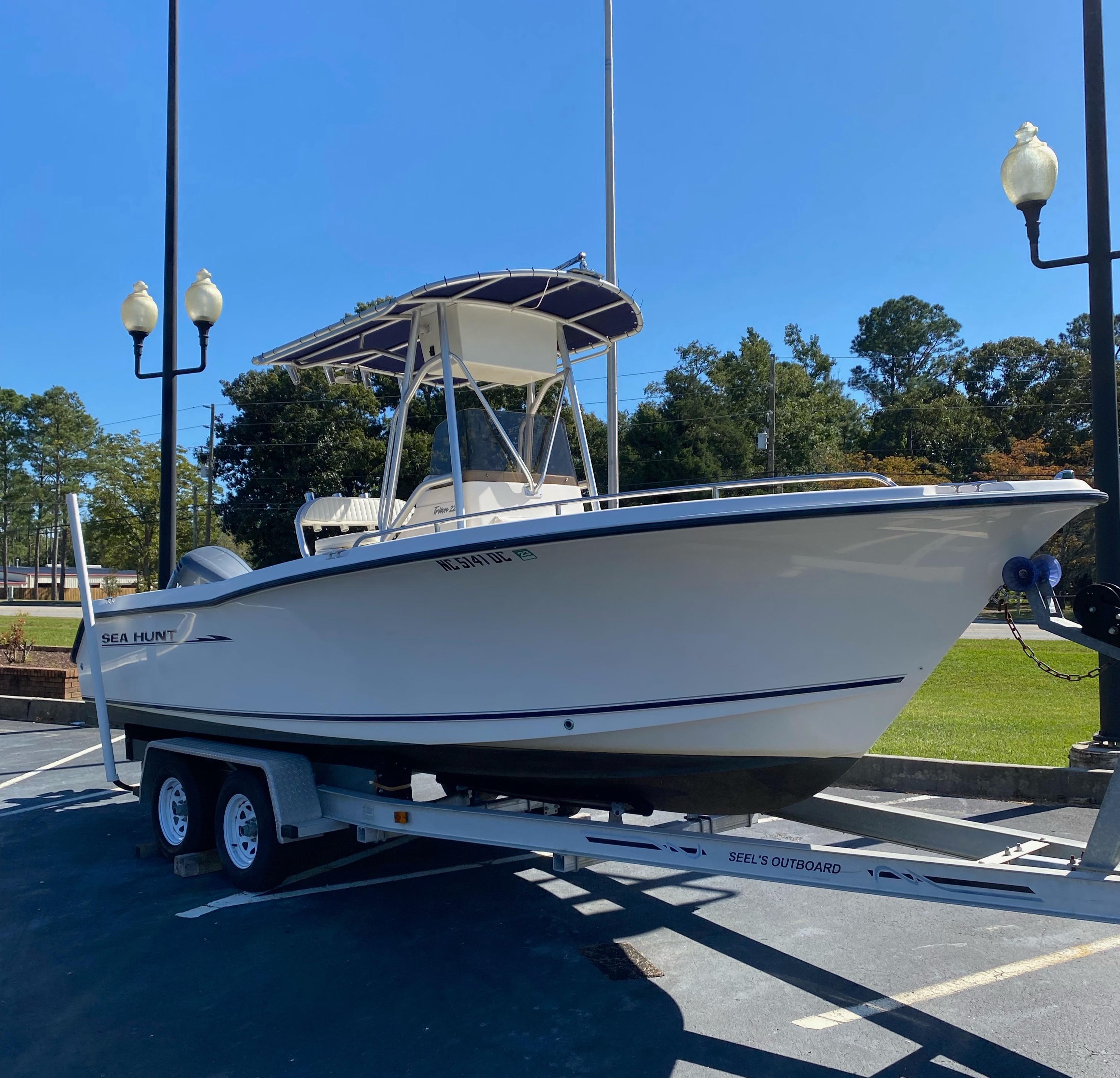 2004 Sea Hunt Triton 220 | Yachts360