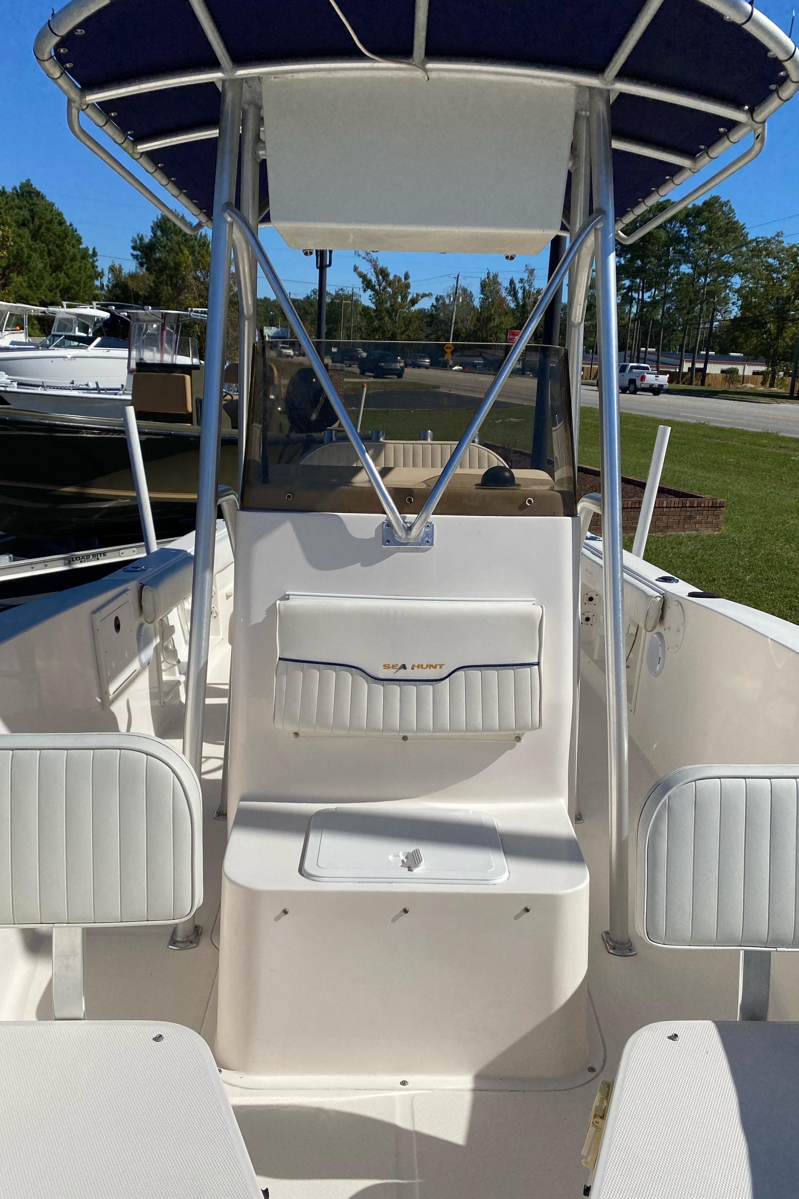 2004 Sea Hunt Triton 220 | Yachts360