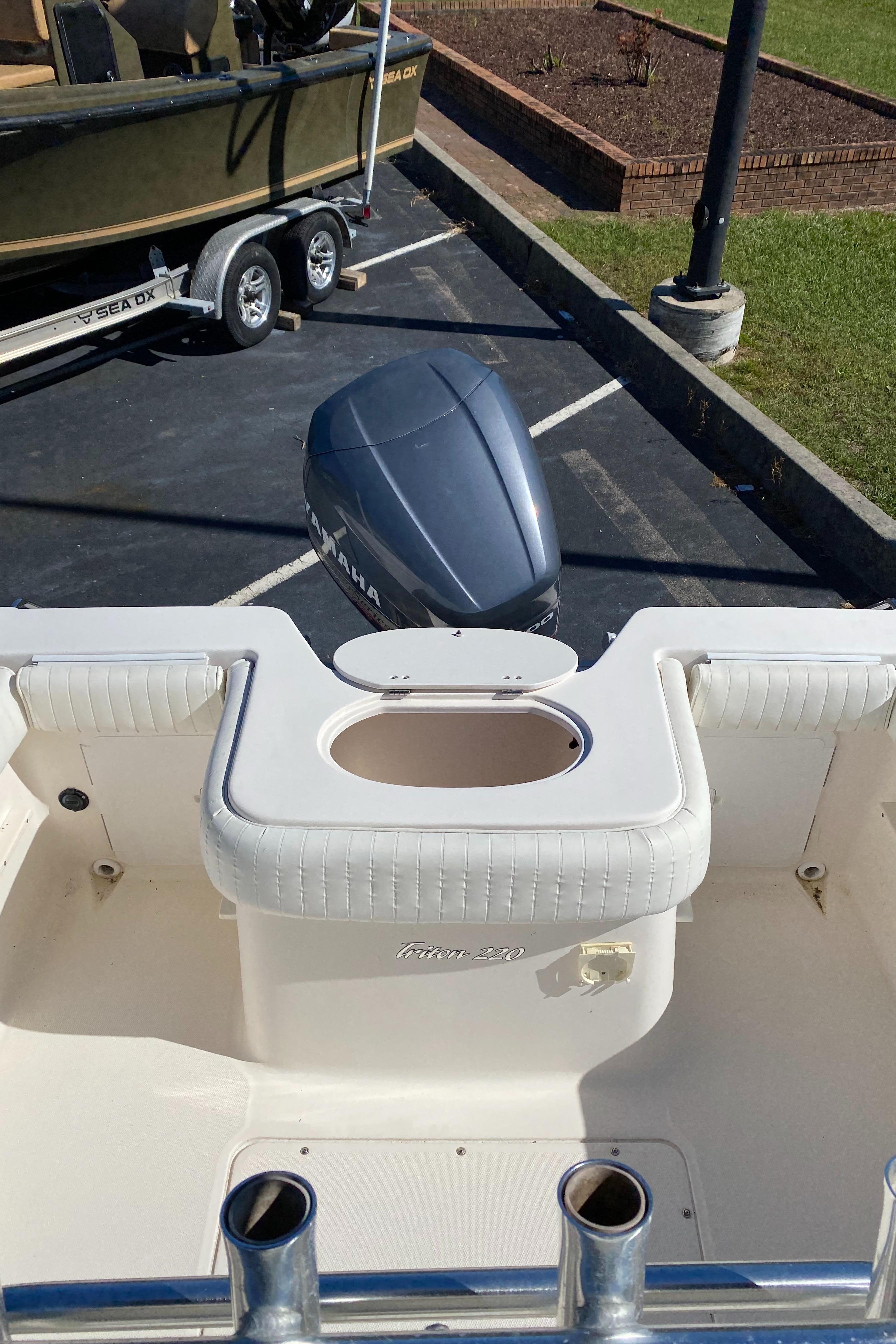 2004 Sea Hunt Triton 220 | Yachts360