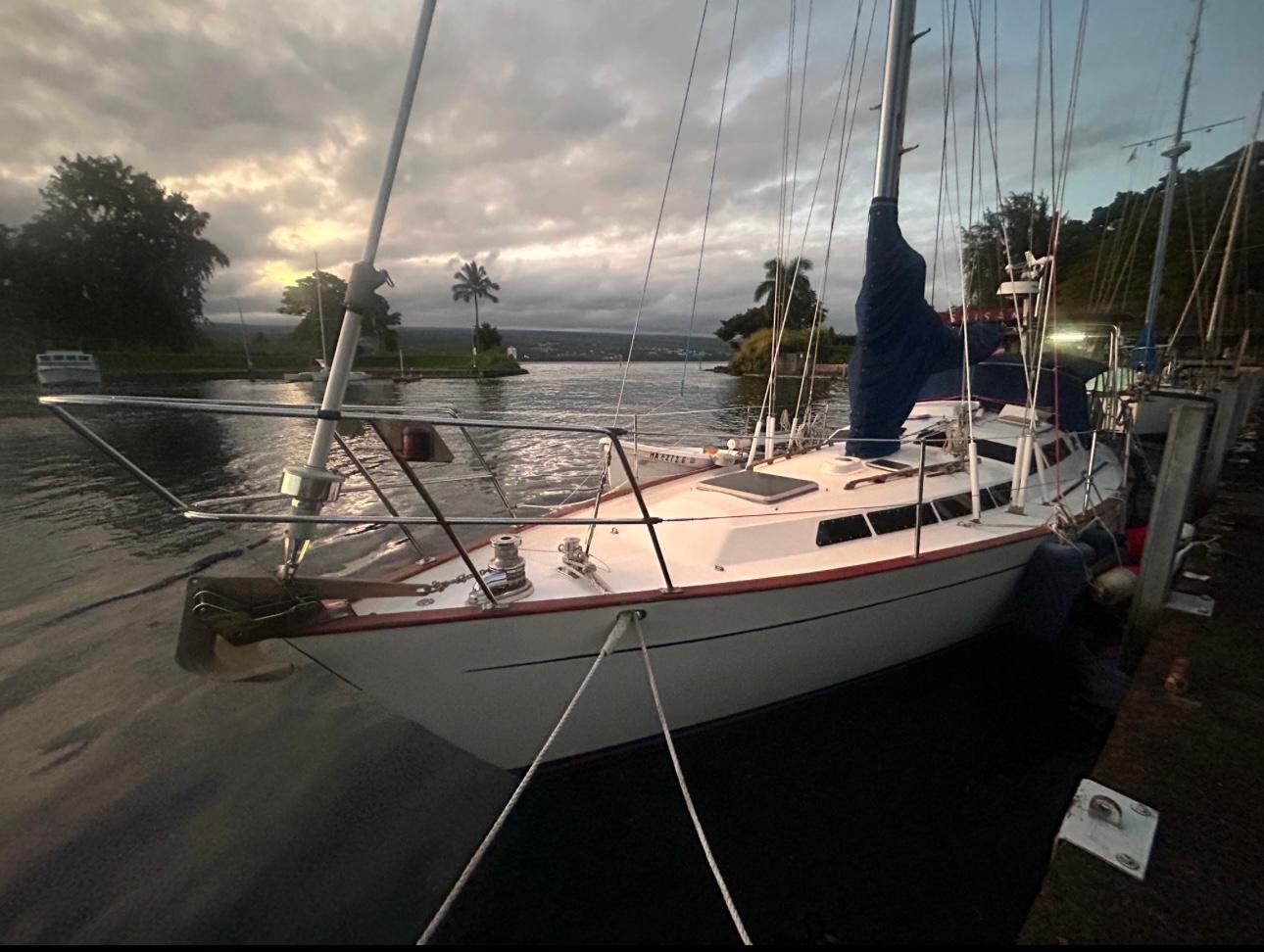 Dulcinea Yacht for Sale | 39 Mariner Yachts Hilo, HI | Denison Yacht Sales