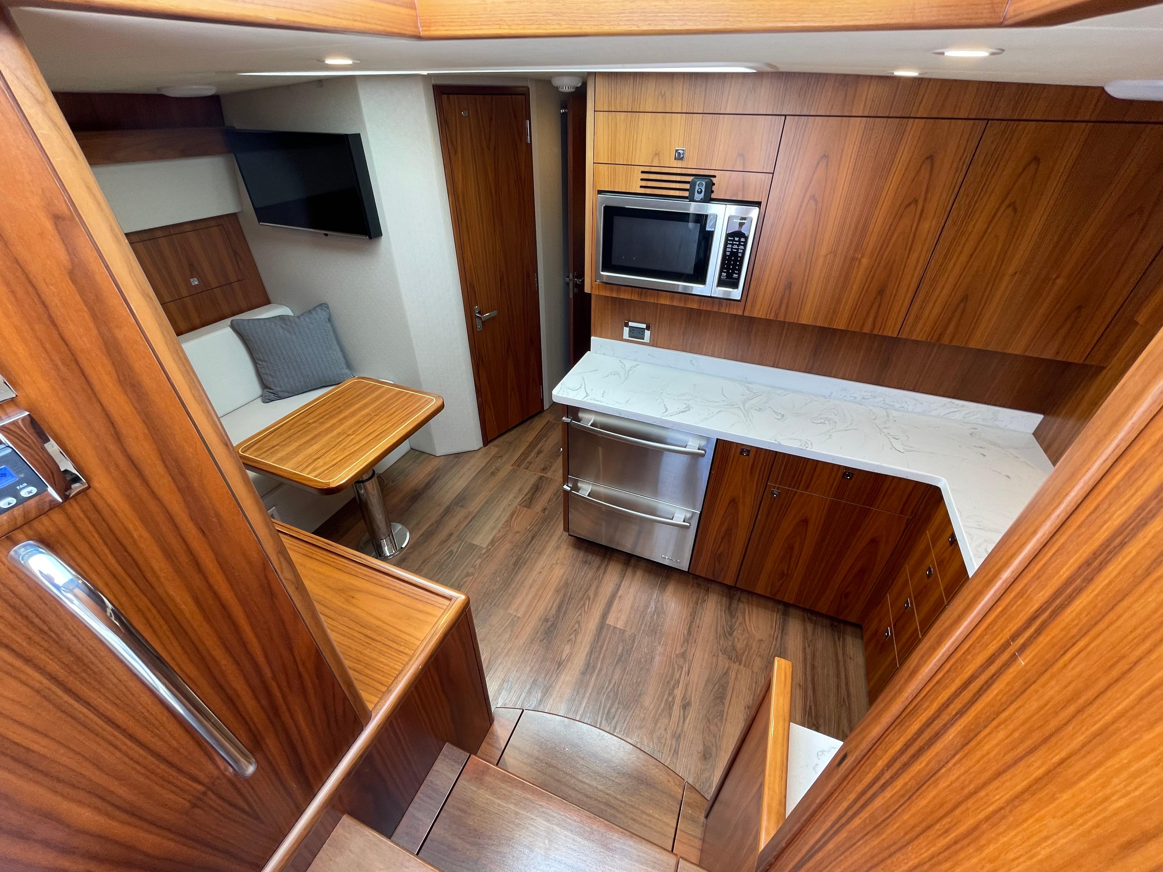 Whitecaps Yacht for Sale | 45 Hatteras Yachts Southport, NC | Denison ...