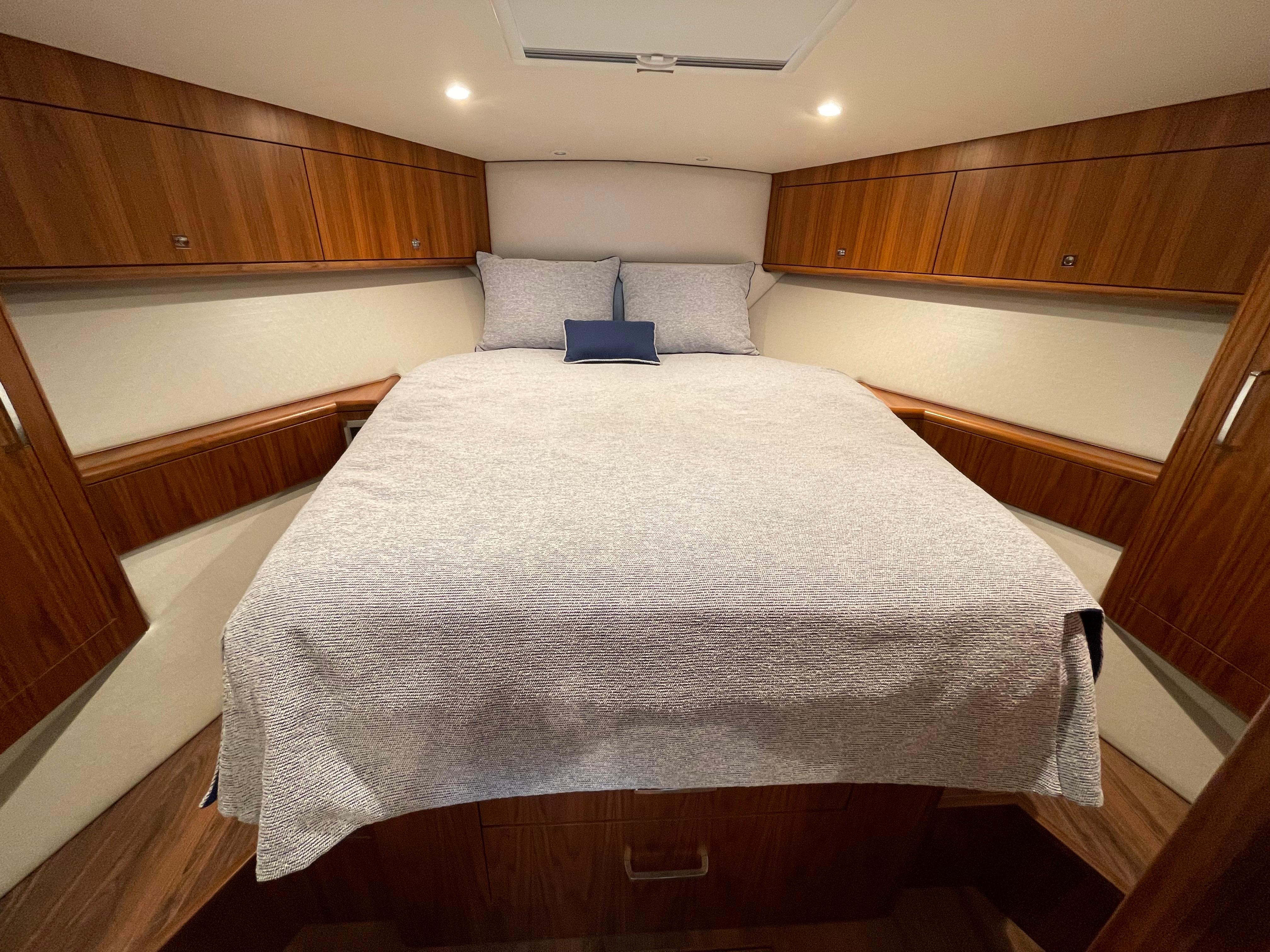 Whitecaps Yacht for Sale | 45 Hatteras Yachts Southport, NC | Denison ...