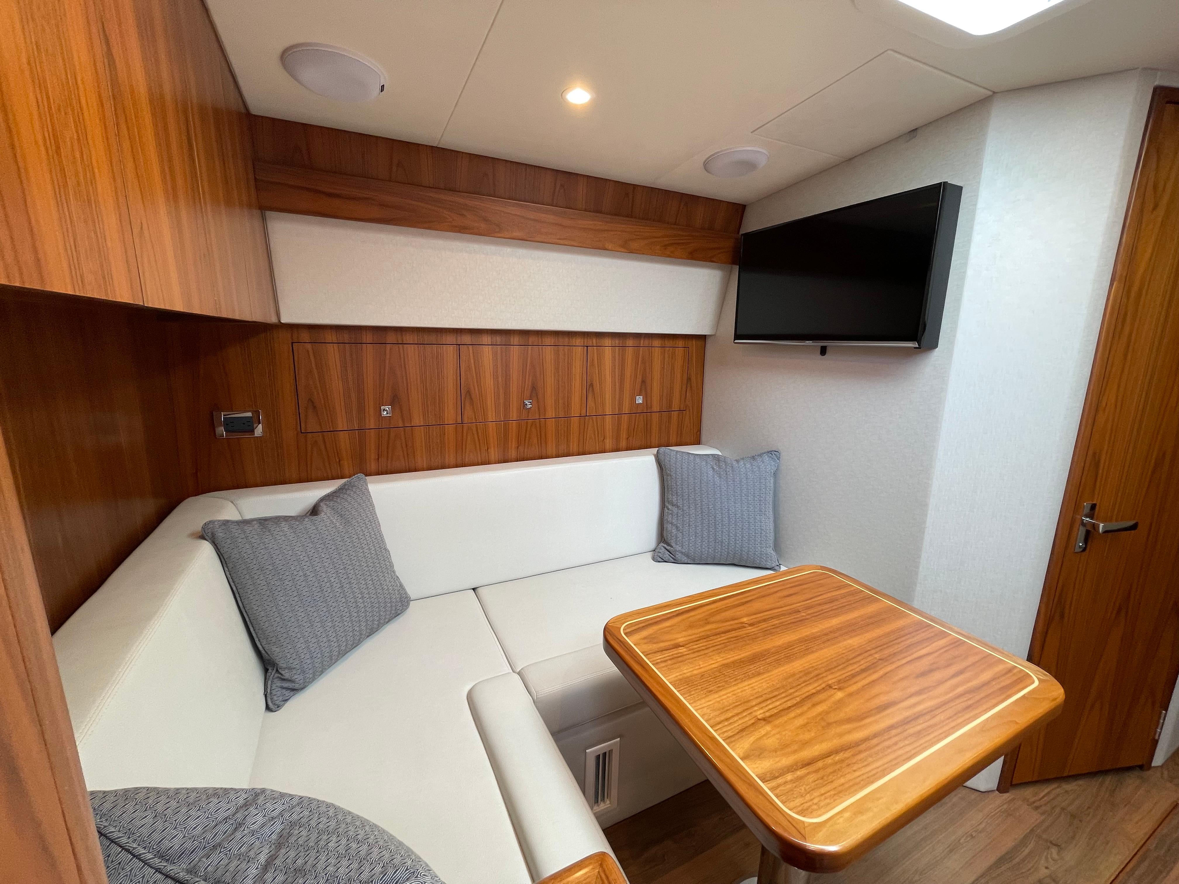 Whitecaps Yacht for Sale | 45 Hatteras Yachts Southport, NC | Denison ...