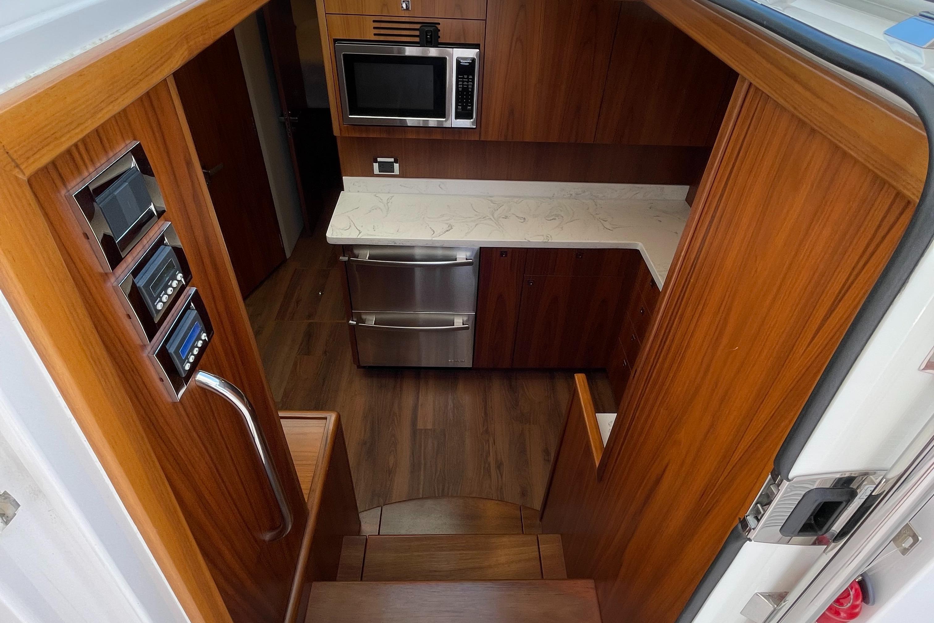 Whitecaps Yacht for Sale | 45 Hatteras Yachts Southport, NC | Denison ...