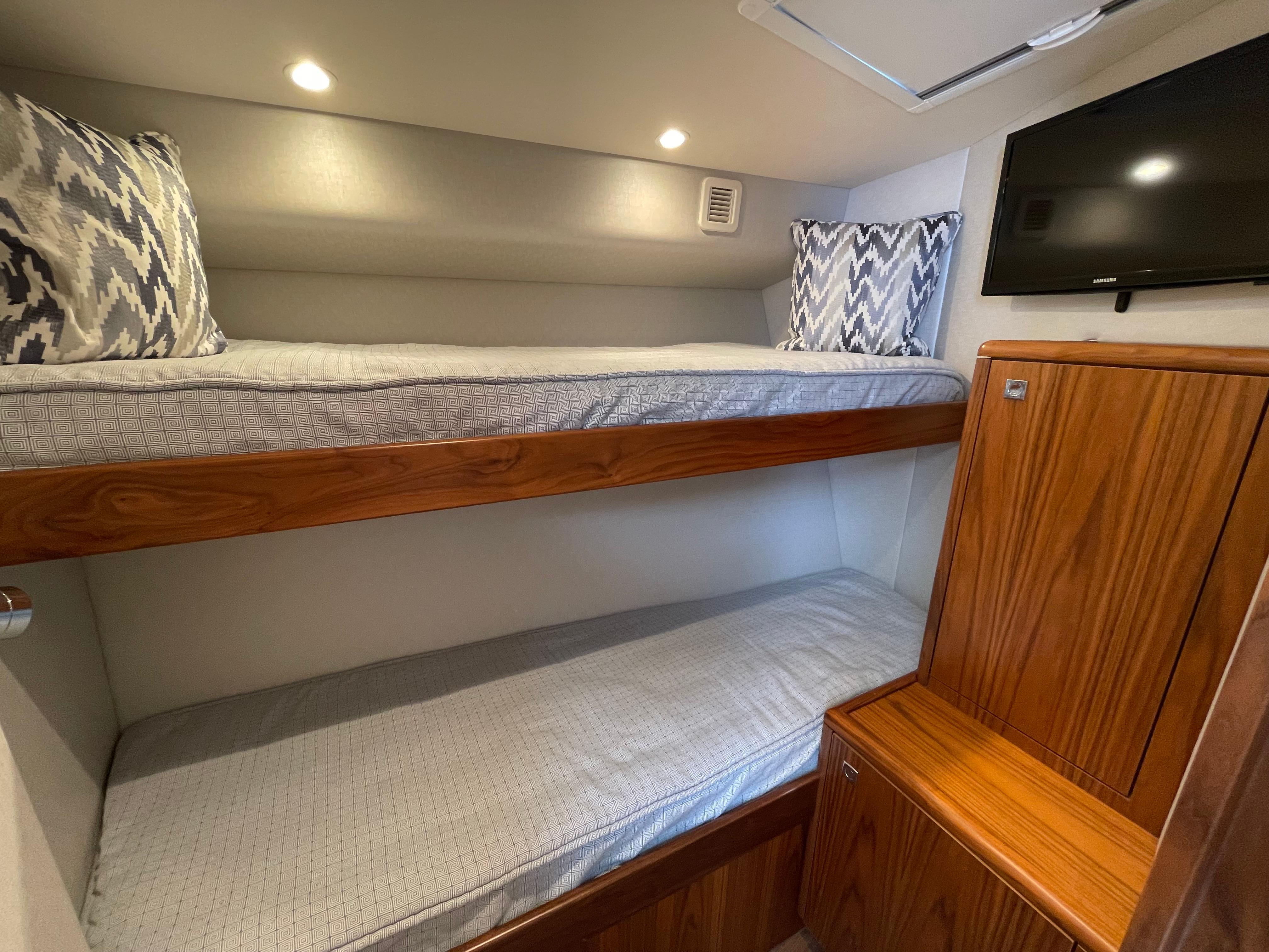 Whitecaps Yacht for Sale | 45 Hatteras Yachts Southport, NC | Denison ...