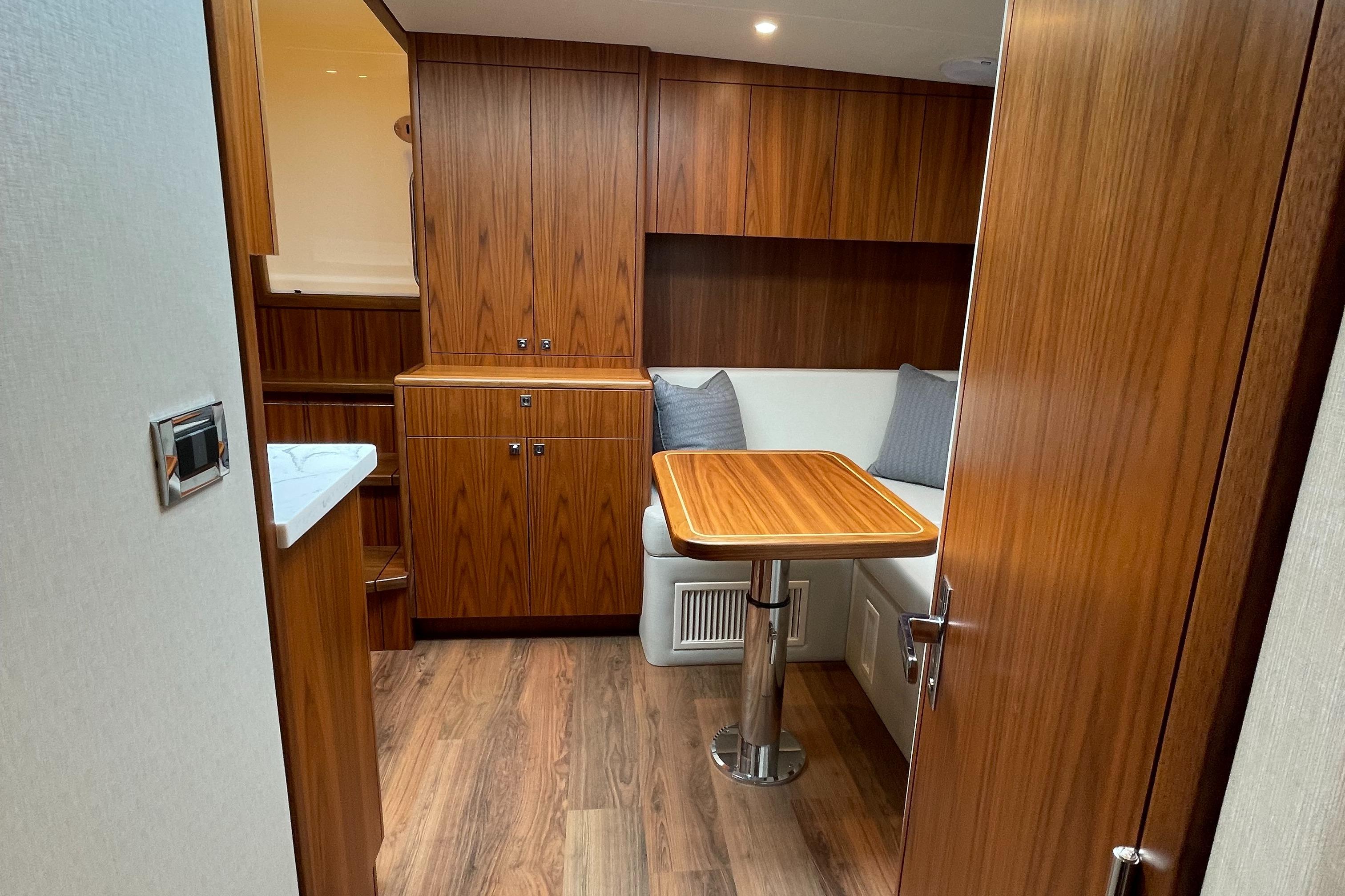 Whitecaps Yacht for Sale | 45 Hatteras Yachts Southport, NC | Denison ...