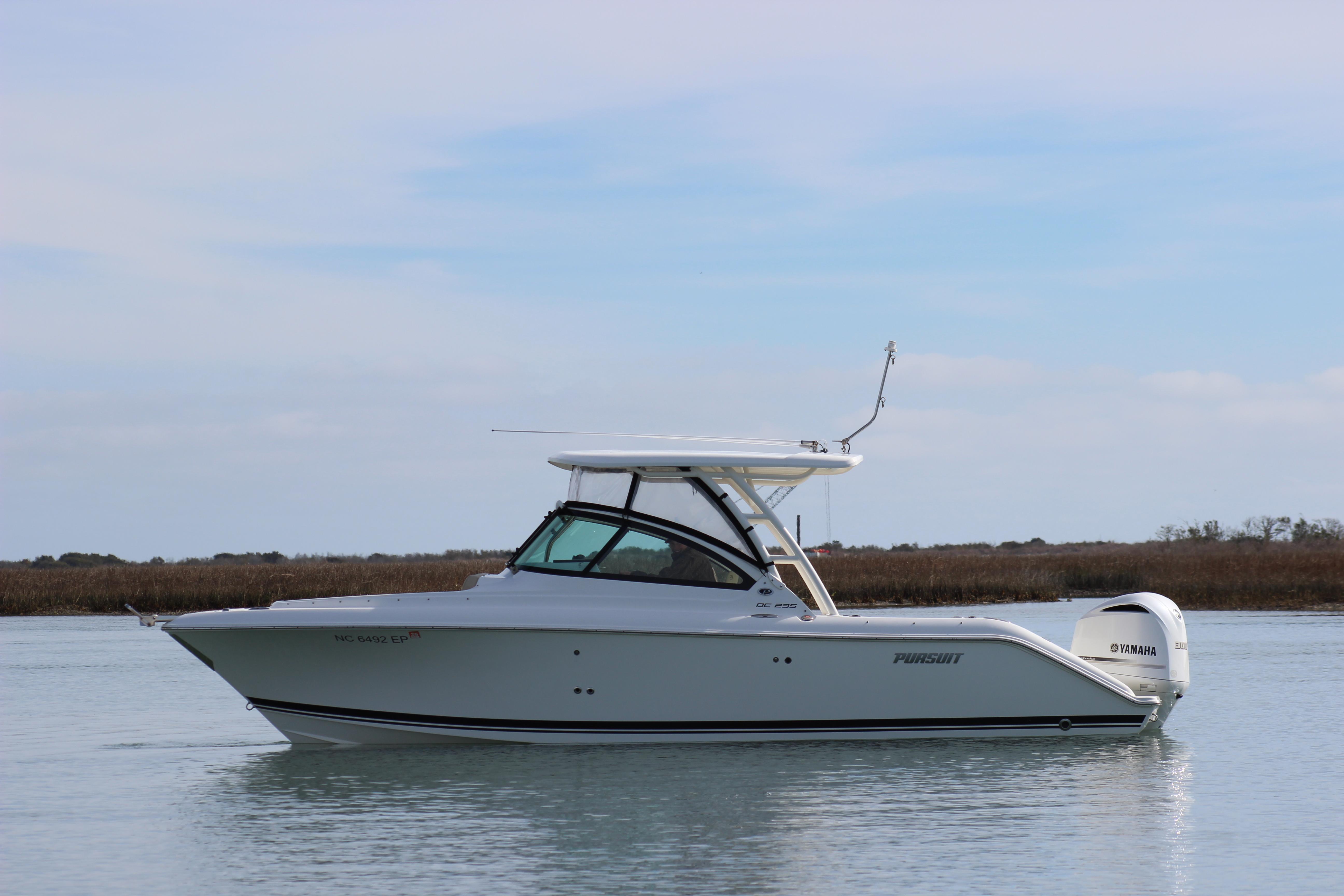 2020 Pursuit DC 235 Dual Console | Yachts360