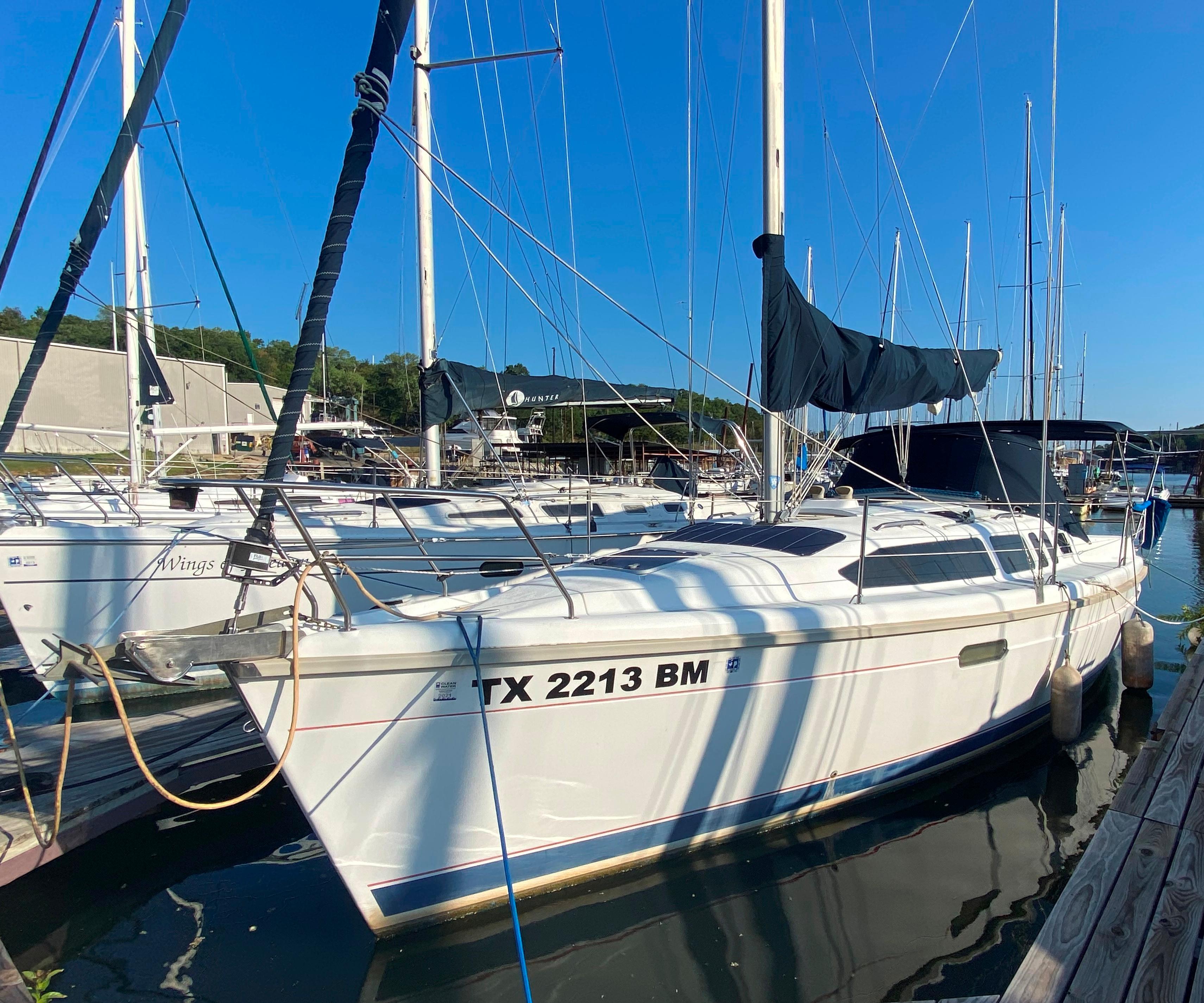 1996 Hunter 336 Denison, Texas - Grandpappy Point Marina