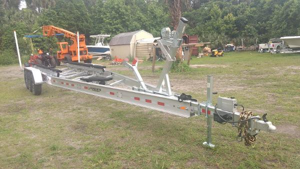 New 2024 LOAD RITE TRAILERS LR-AB32R18000102TB3 Aluminum Triple Torsion ...