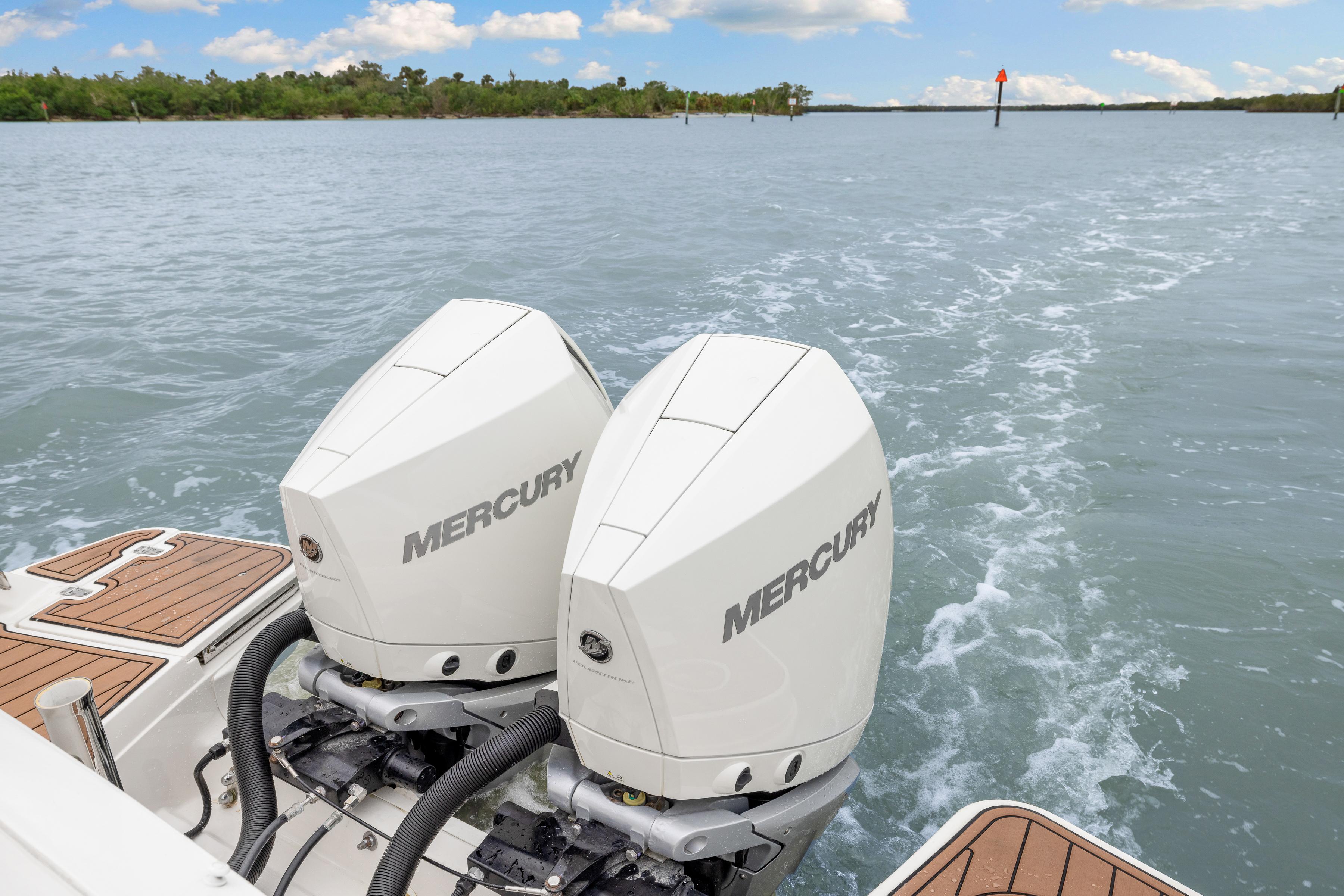 - Boston Whaler 320 Vantage 2021 - Flagler Yachts