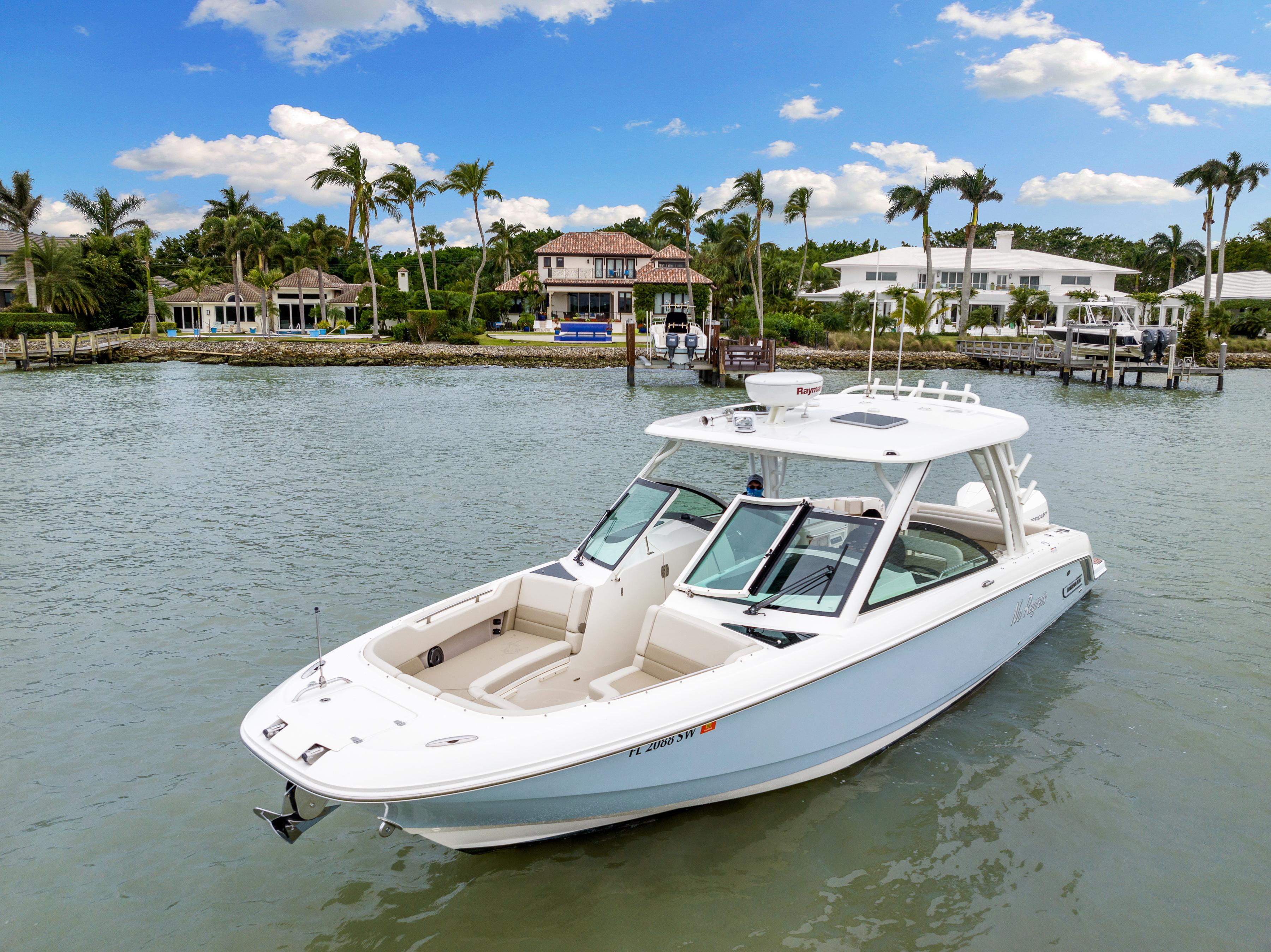 - Boston Whaler 320 Vantage 2021 - Flagler Yachts