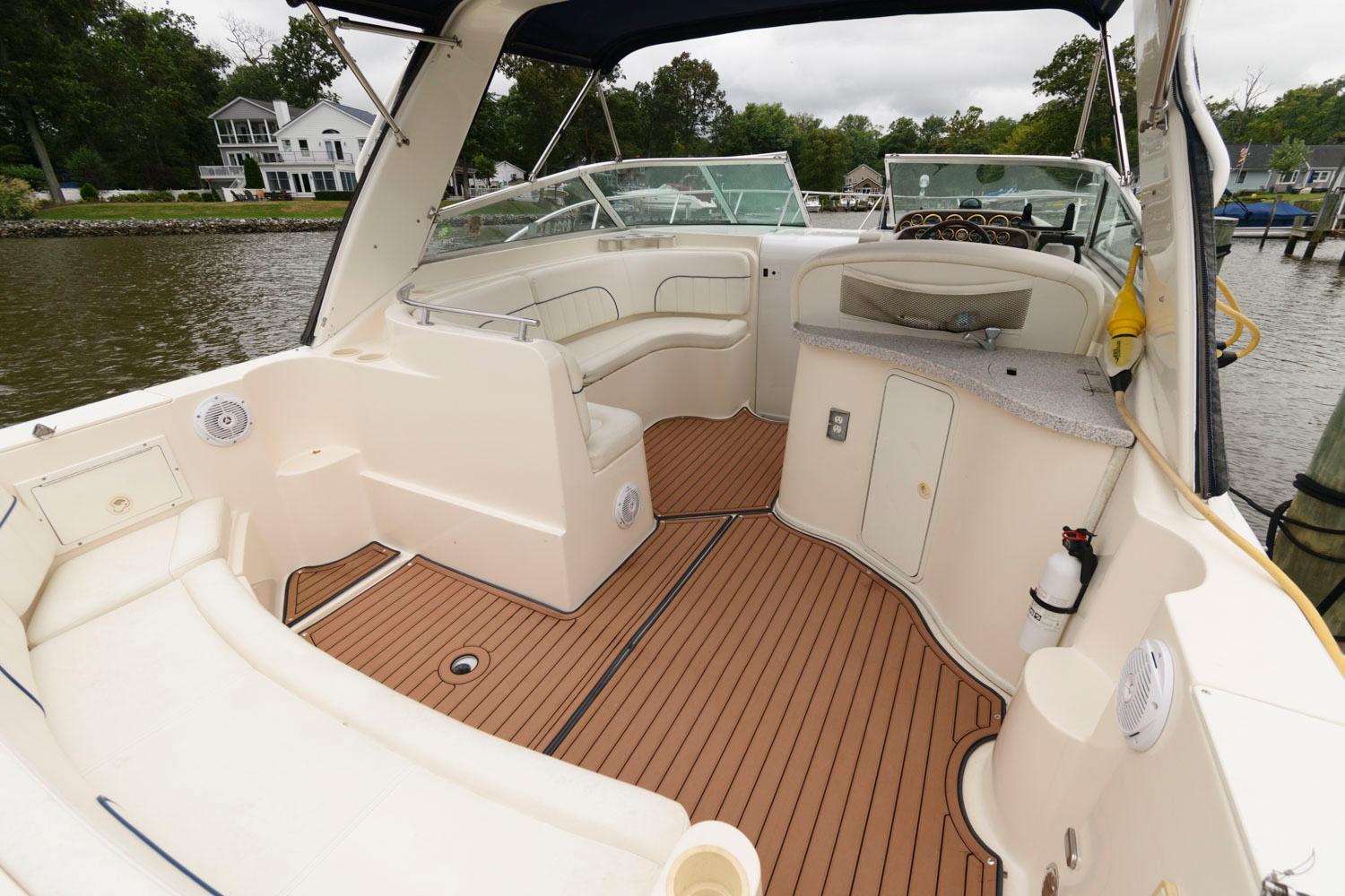 2001 Rinker 310 Fiesta Vee in Grasonville, MD | Knot 10