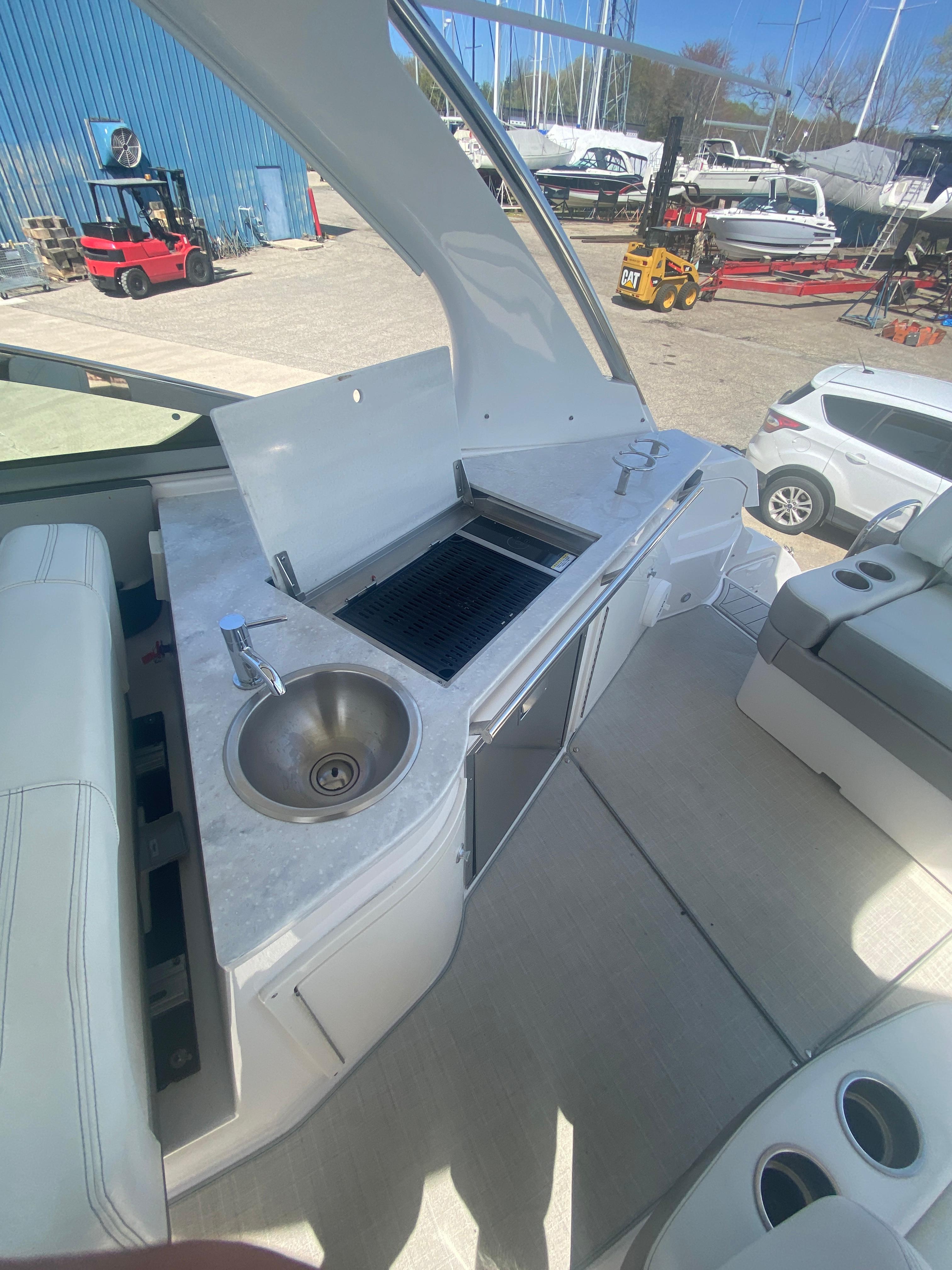 2020 33 Regal 33 XO Boats for Sale