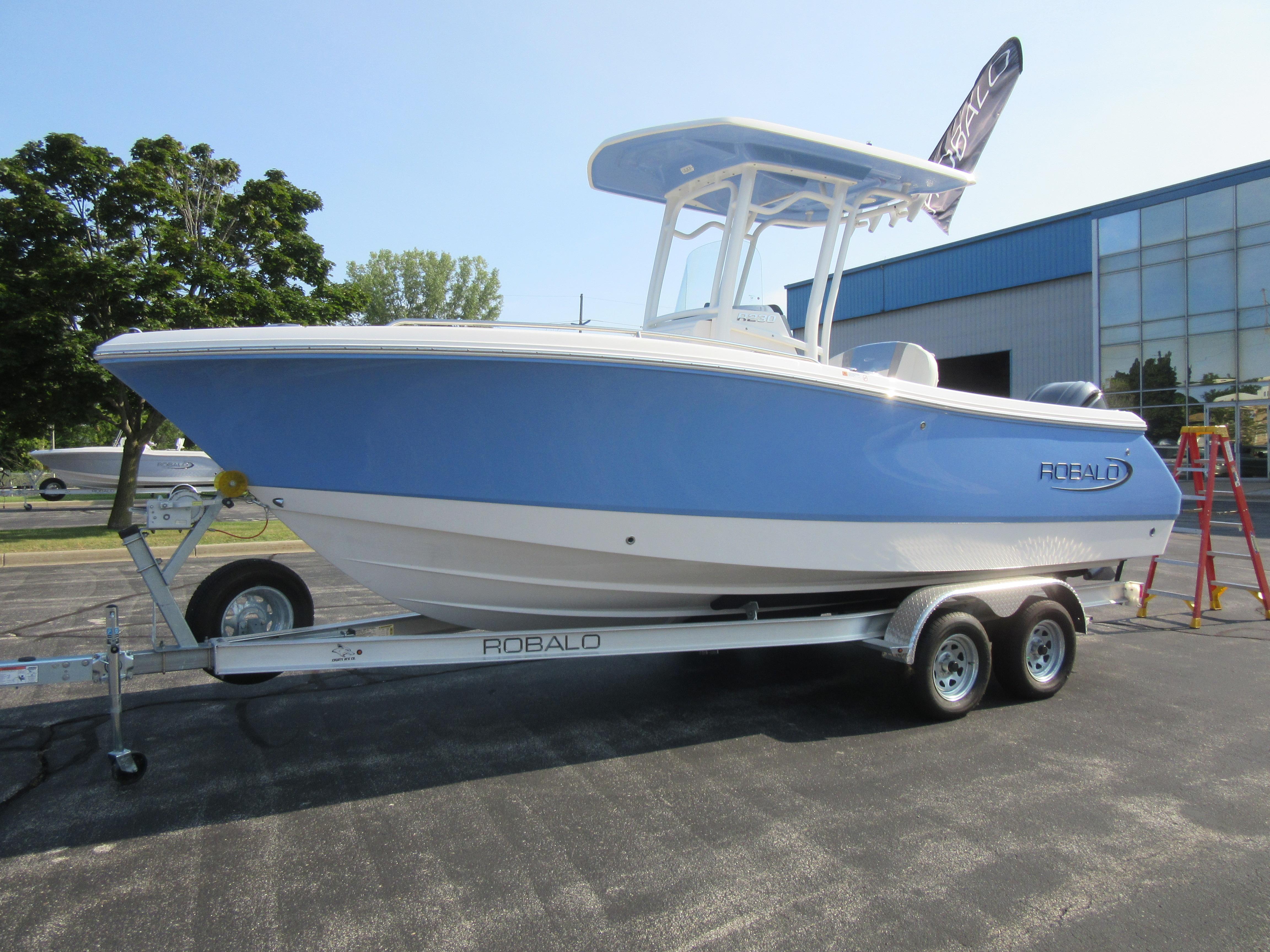 2023 Robalo R230 Center Console Saint Joseph, Michigan - Pier 33