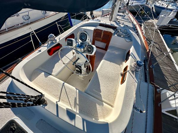 HALCYON - 38 Irwin 38-2 Mk II