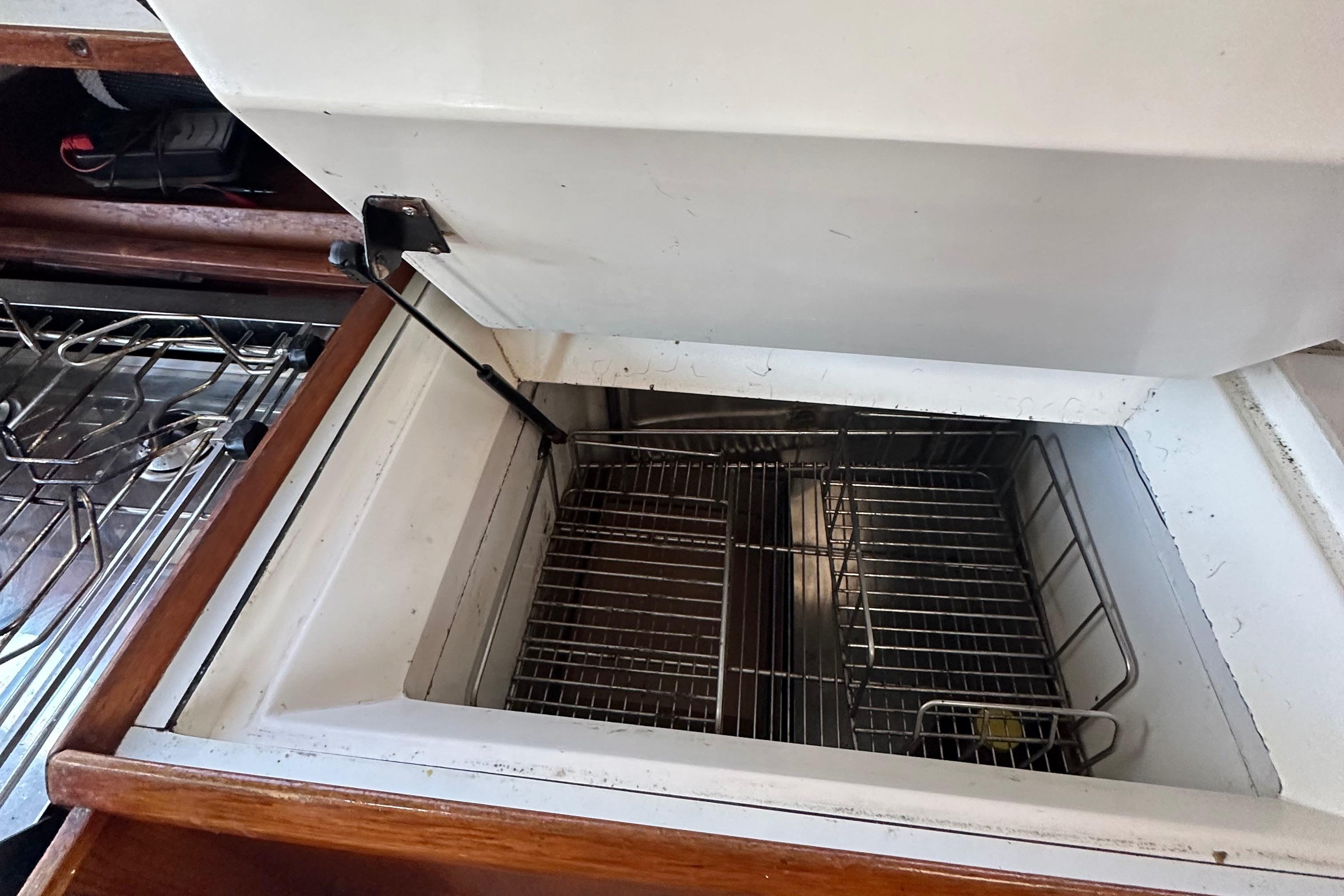 Compadre Yacht for Sale | 55 Willard Marine Yachts Seattle, WA ...