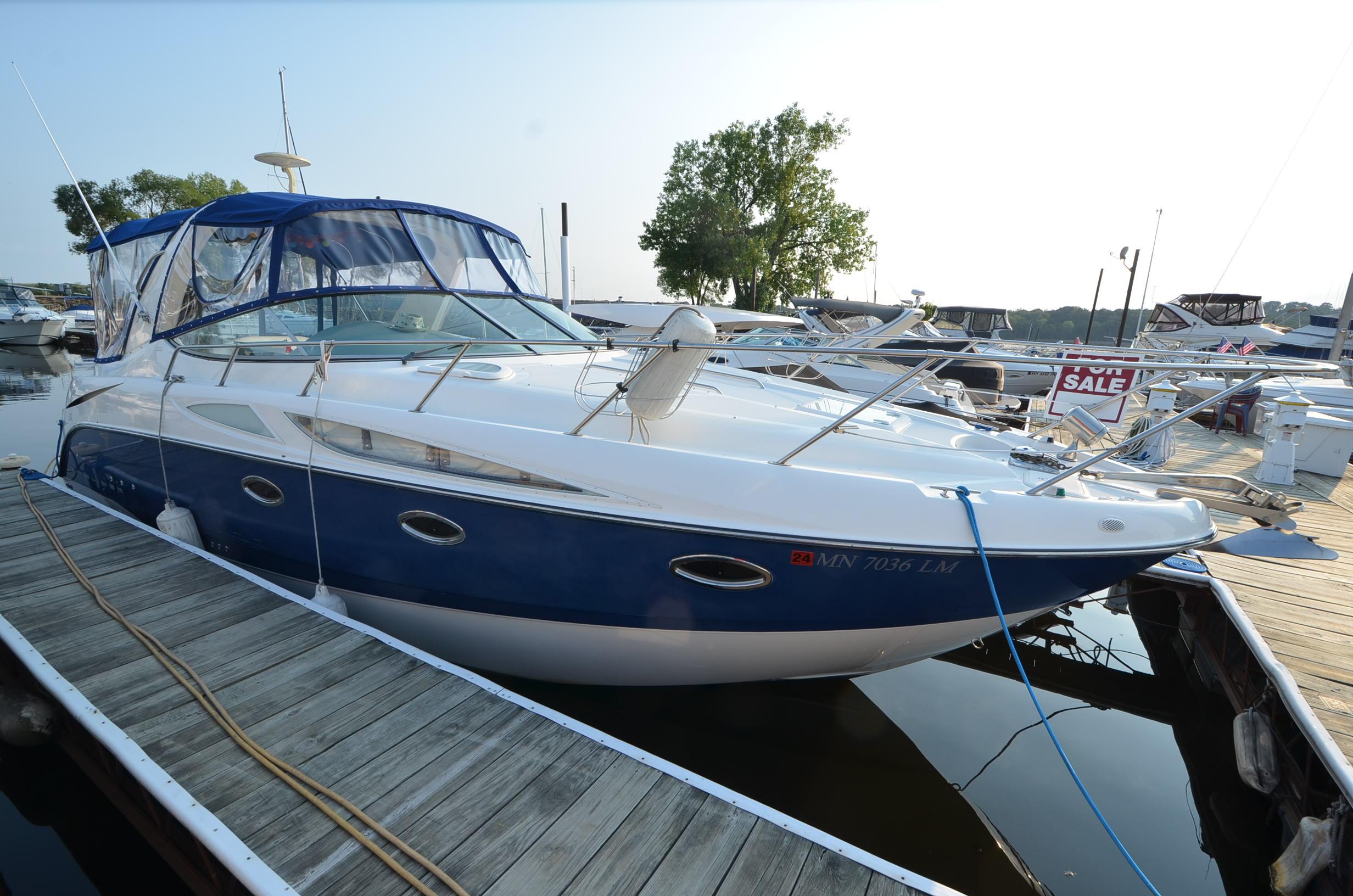 2008 Bayliner 320 Avanti Cruiser Hudson, Wisconsin - Midwest Yacht Sales
