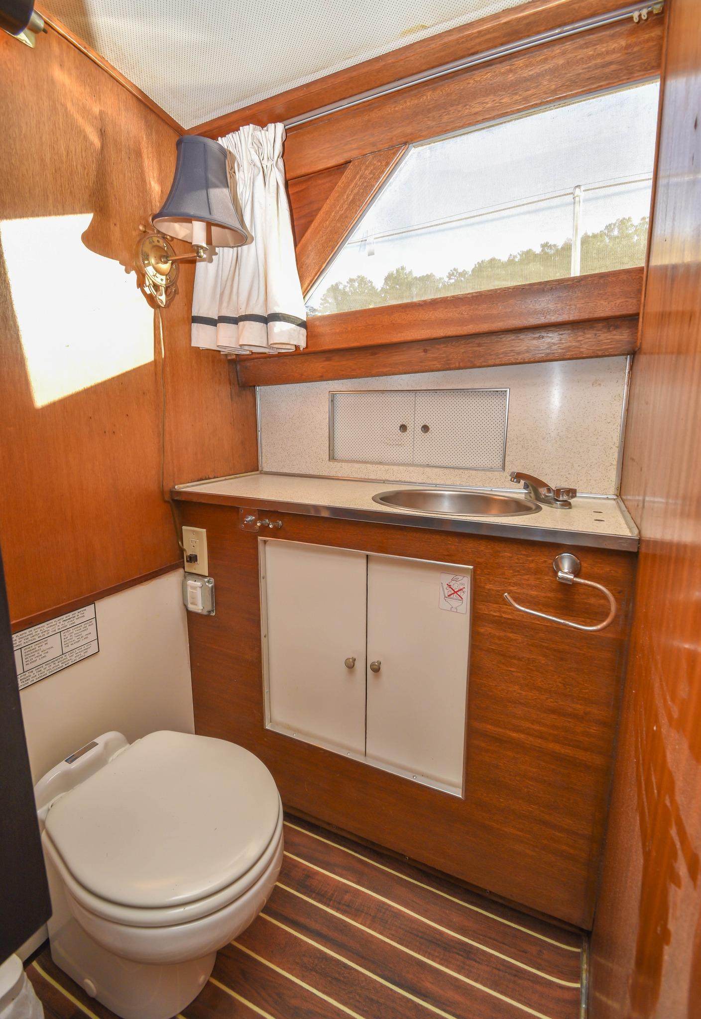 1964 Chris-Craft 36 Roamer | Yachts360