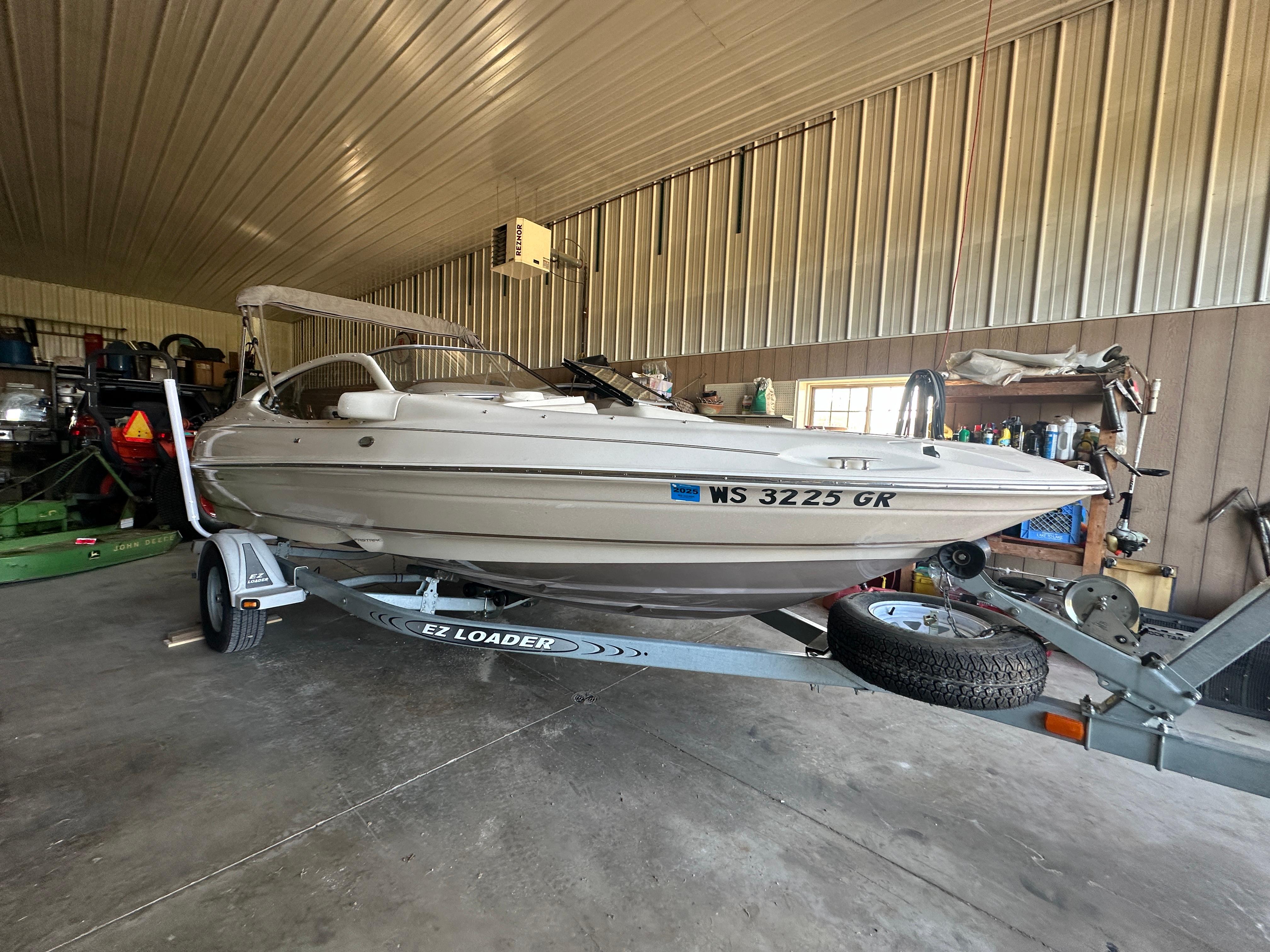 2000 Regal LSR1900 Algoma, Wisconsin - Midwest Yacht Sales
