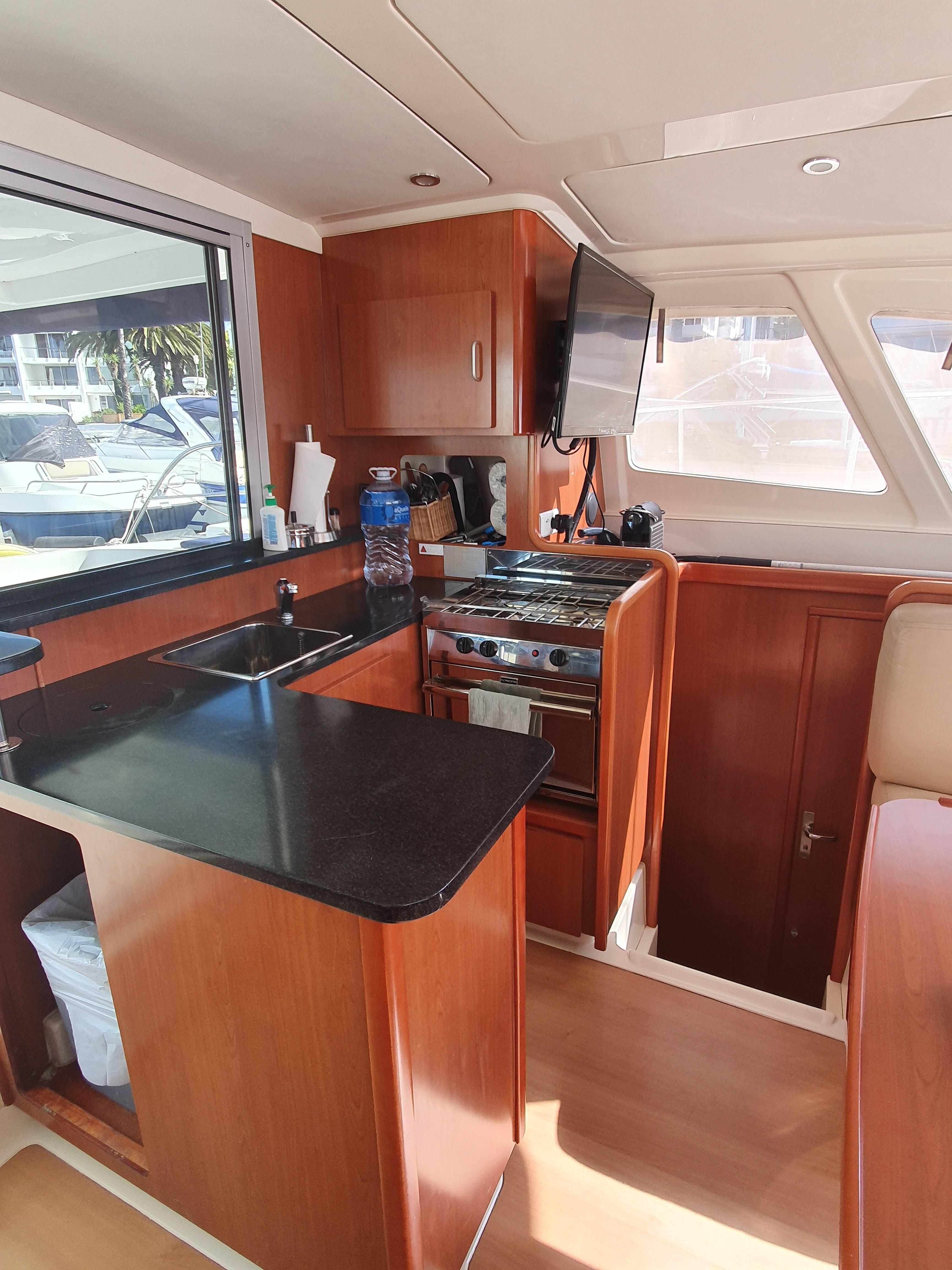 Leopard 39 Powercat Power Catamaran Seafari for sale | Leopard Brokerage
