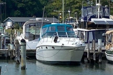 1998 Maxum 3000 SCR | Dominion Yachts