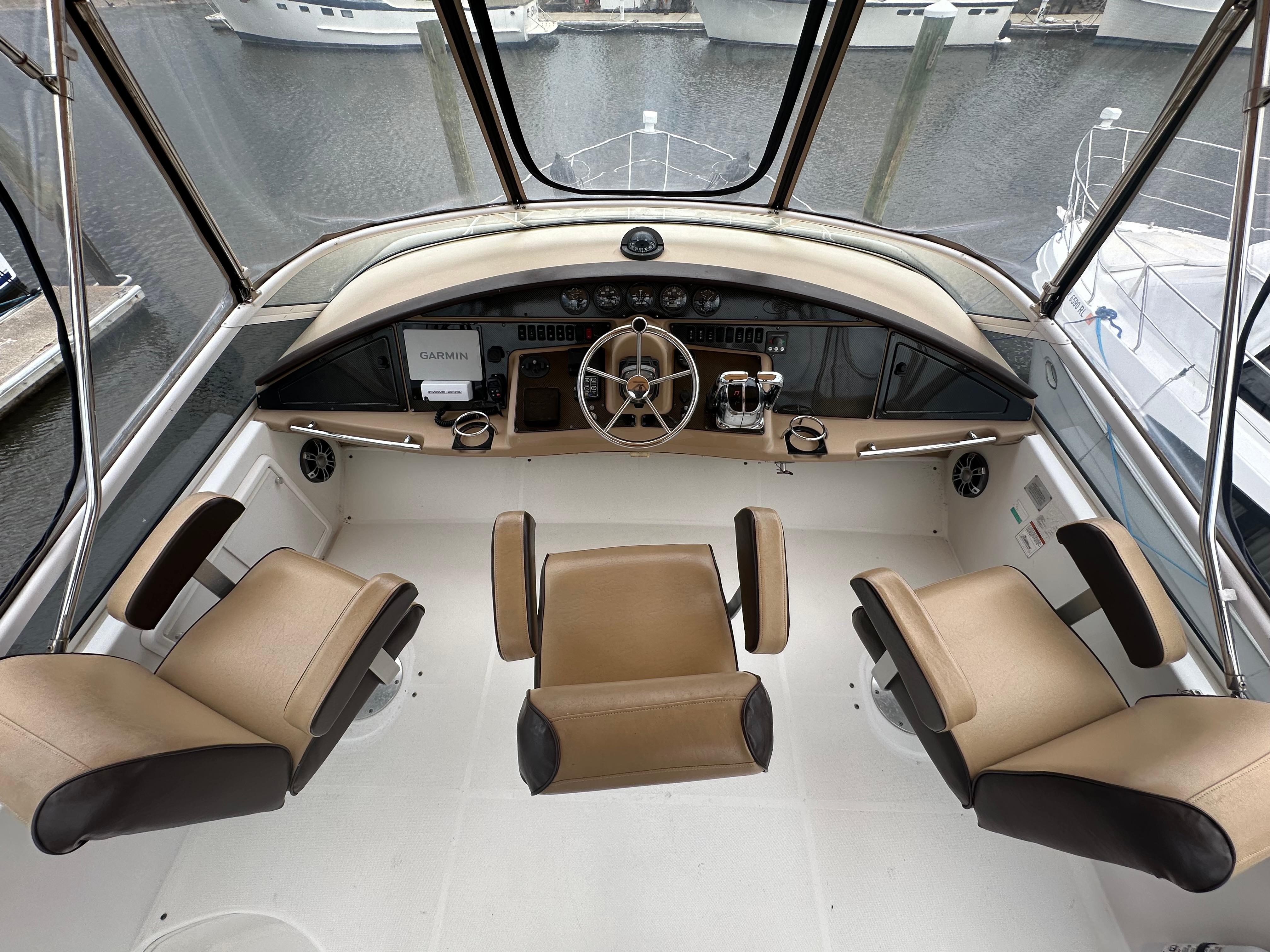 2003 Carver 360 Sport Sedan | Yachts360