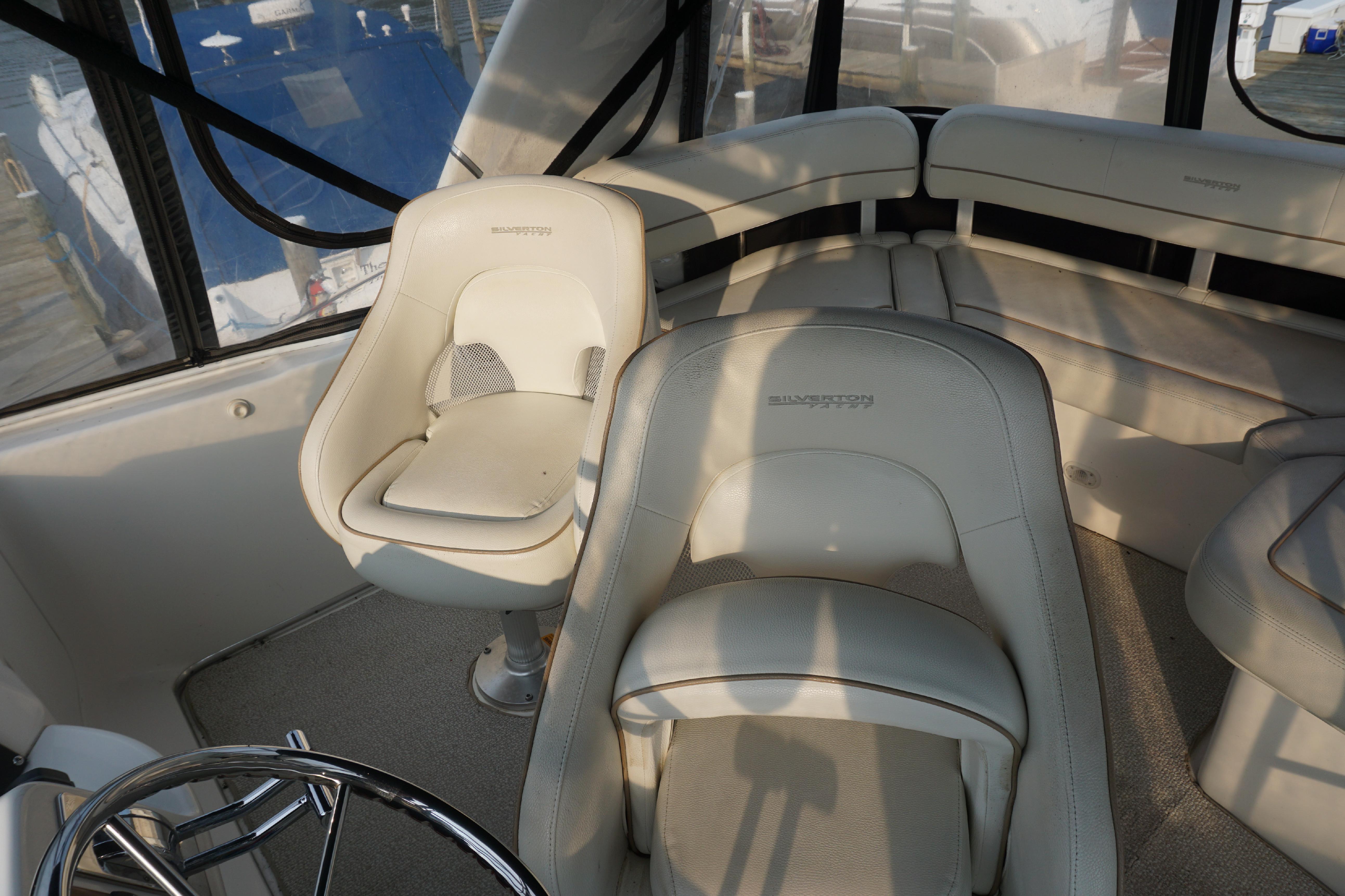 2005 Silverton 34 Convertible | Dominion Yachts