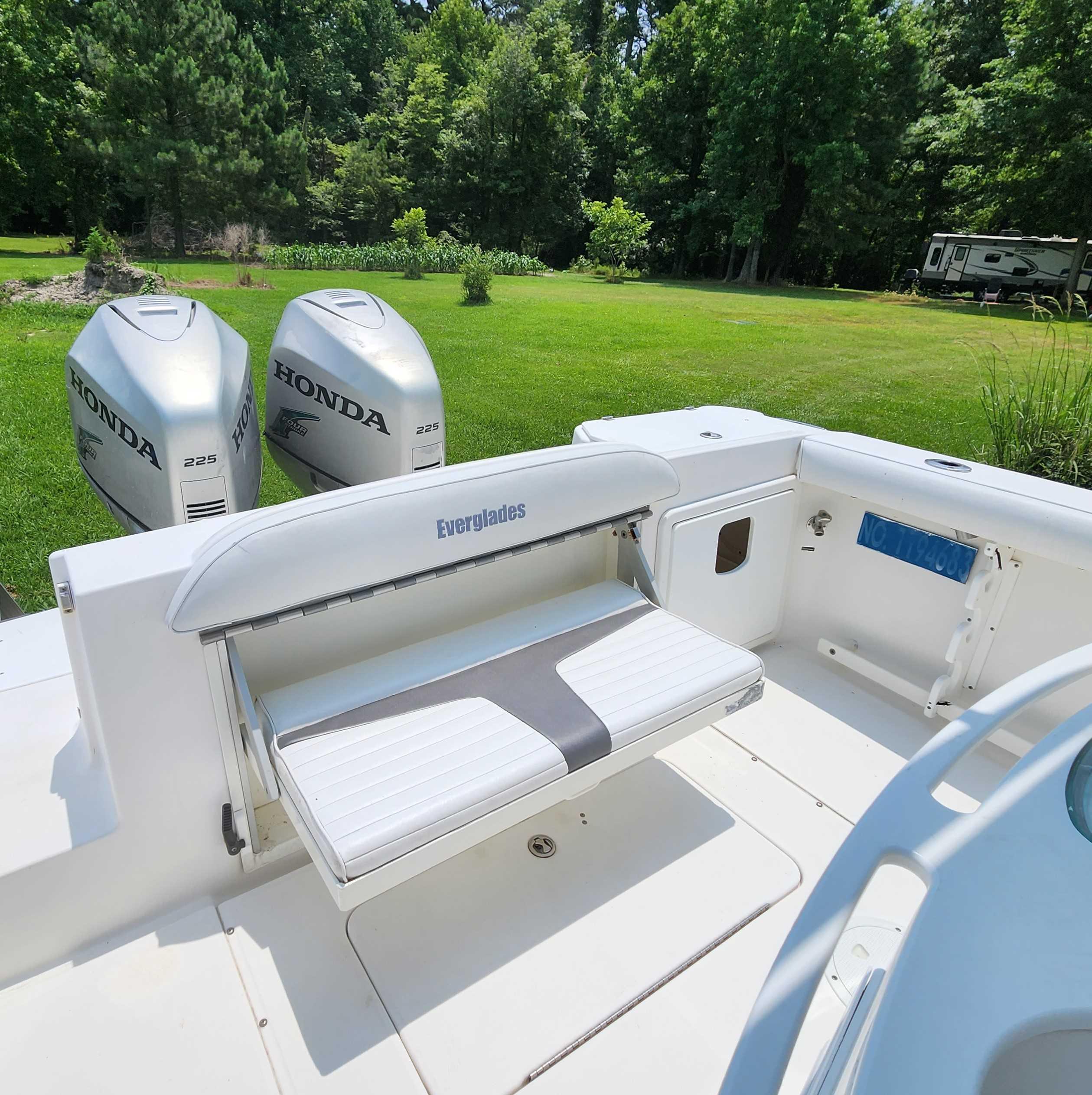 2007 Everglades 260 CC | Yachts360