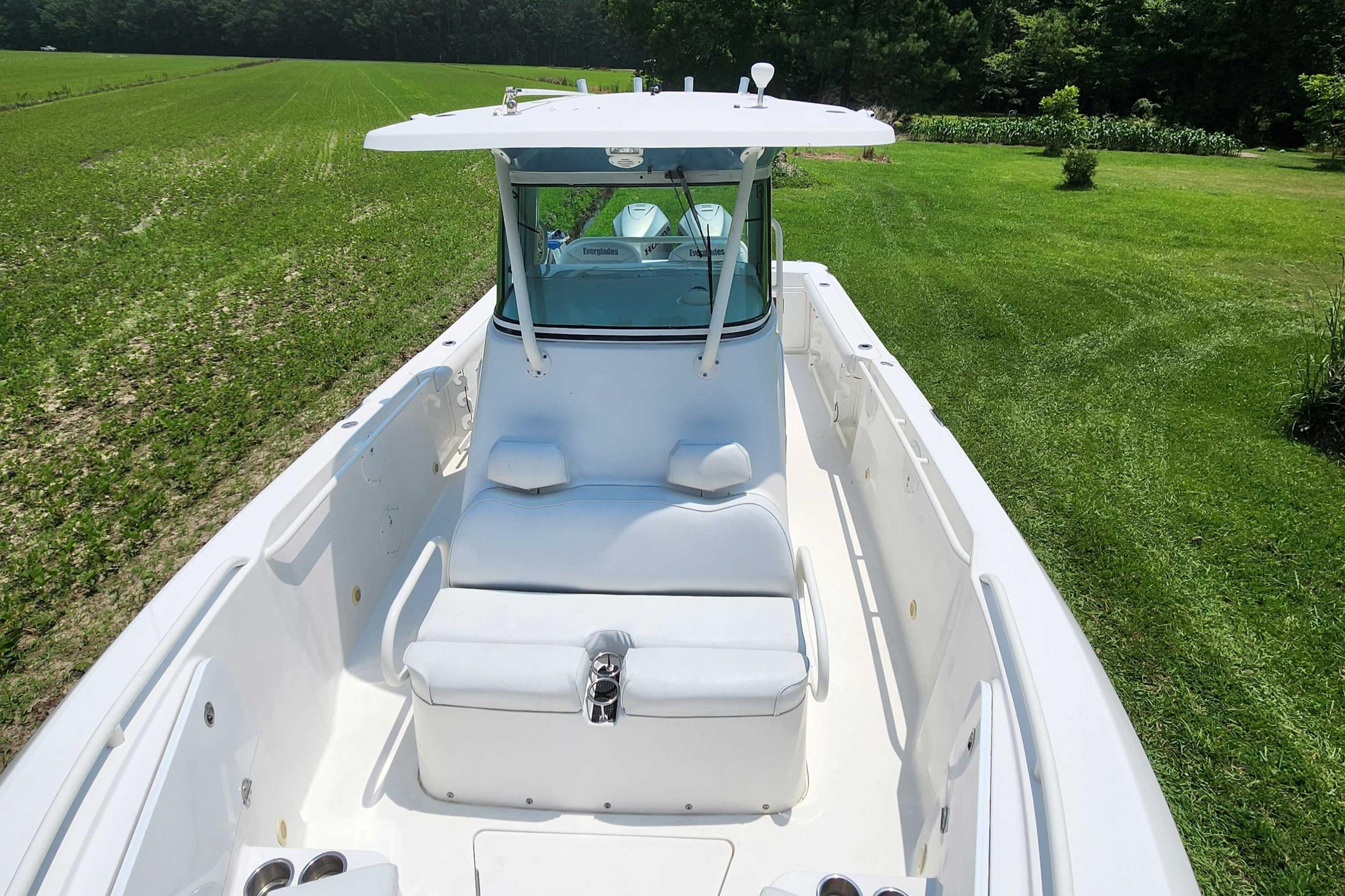 2007 Everglades 260 CC | Yachts360