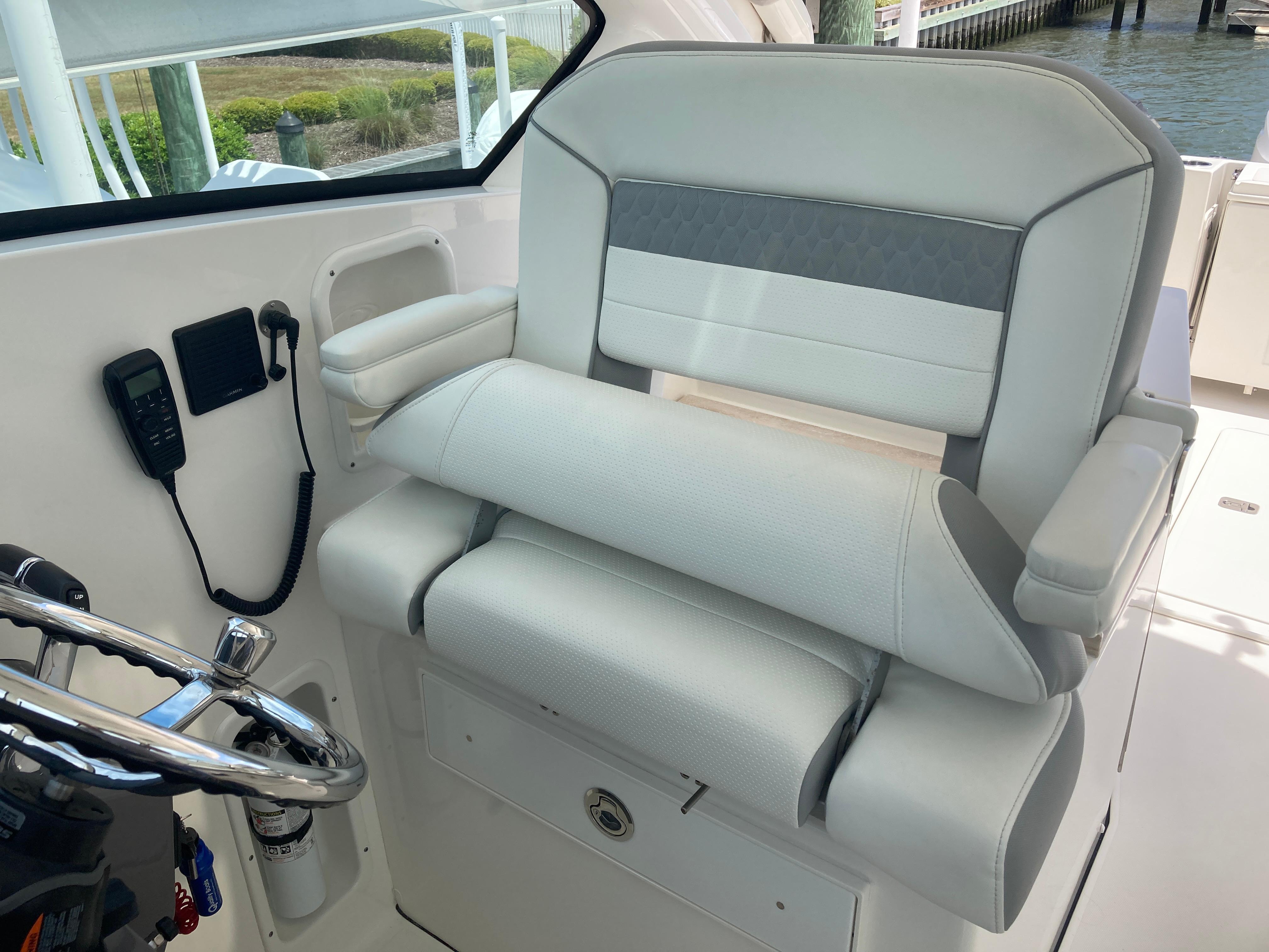 Yacht for Sale | 32 Pursuit Yachts Beaufort, NC | Denison Yacht Sales