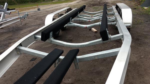 New 2025 LOAD RITE TRAILERS 5S-AC32R10400102TB3 Aluminum Triple Torsion ...