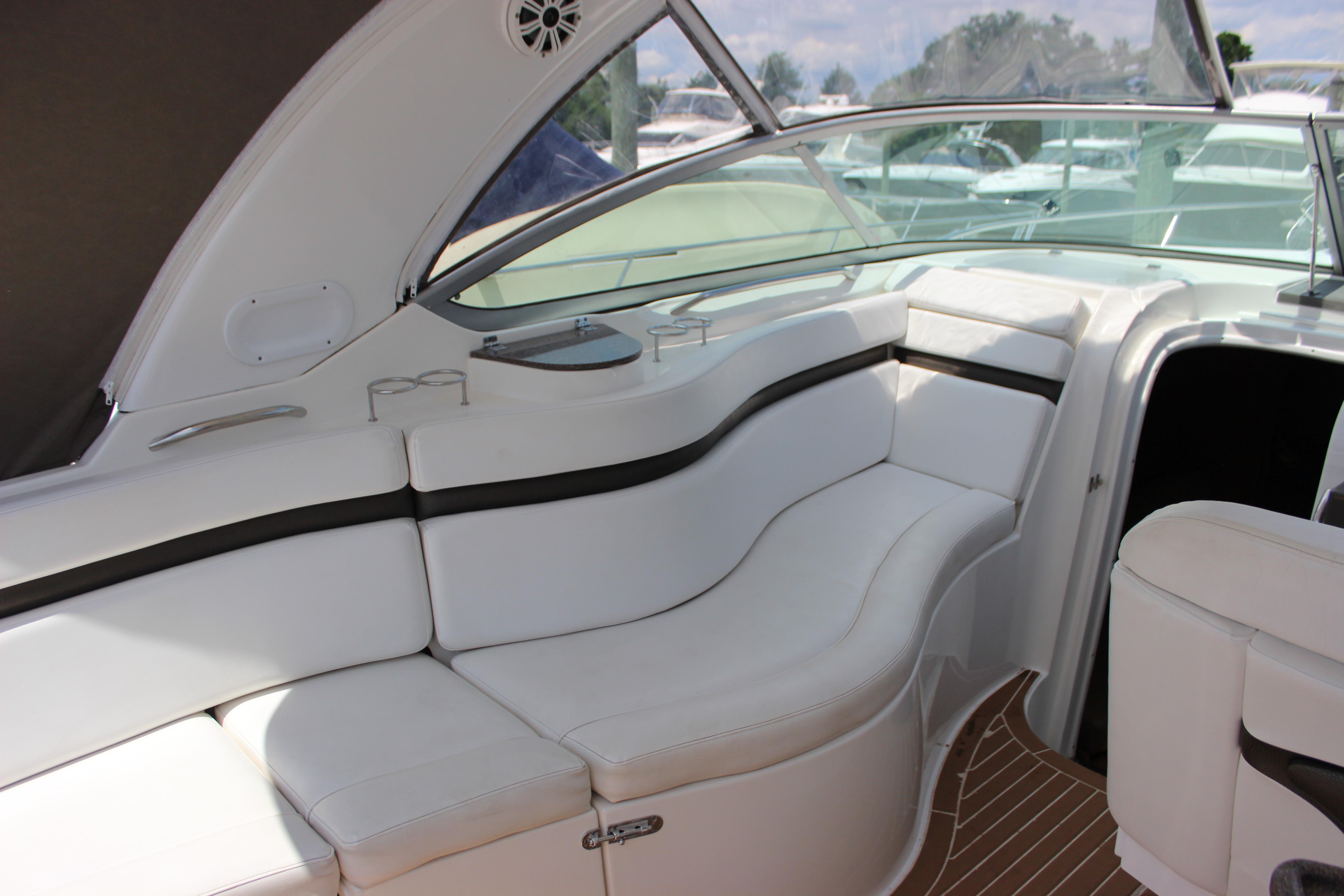 2013 Rinker 31 | Dominion Yachts
