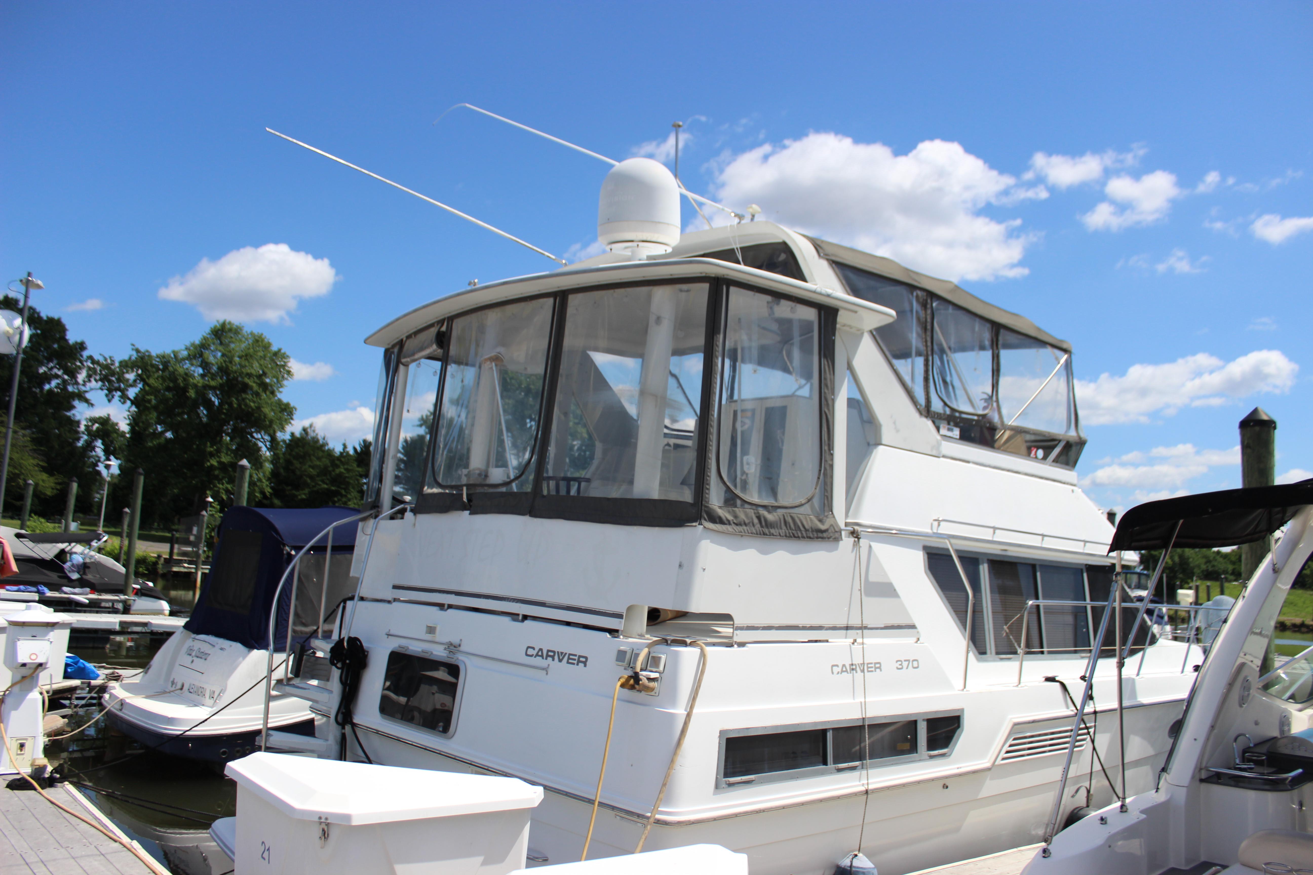 1996 Carver 370 Motor Yacht | Dominion Yachts