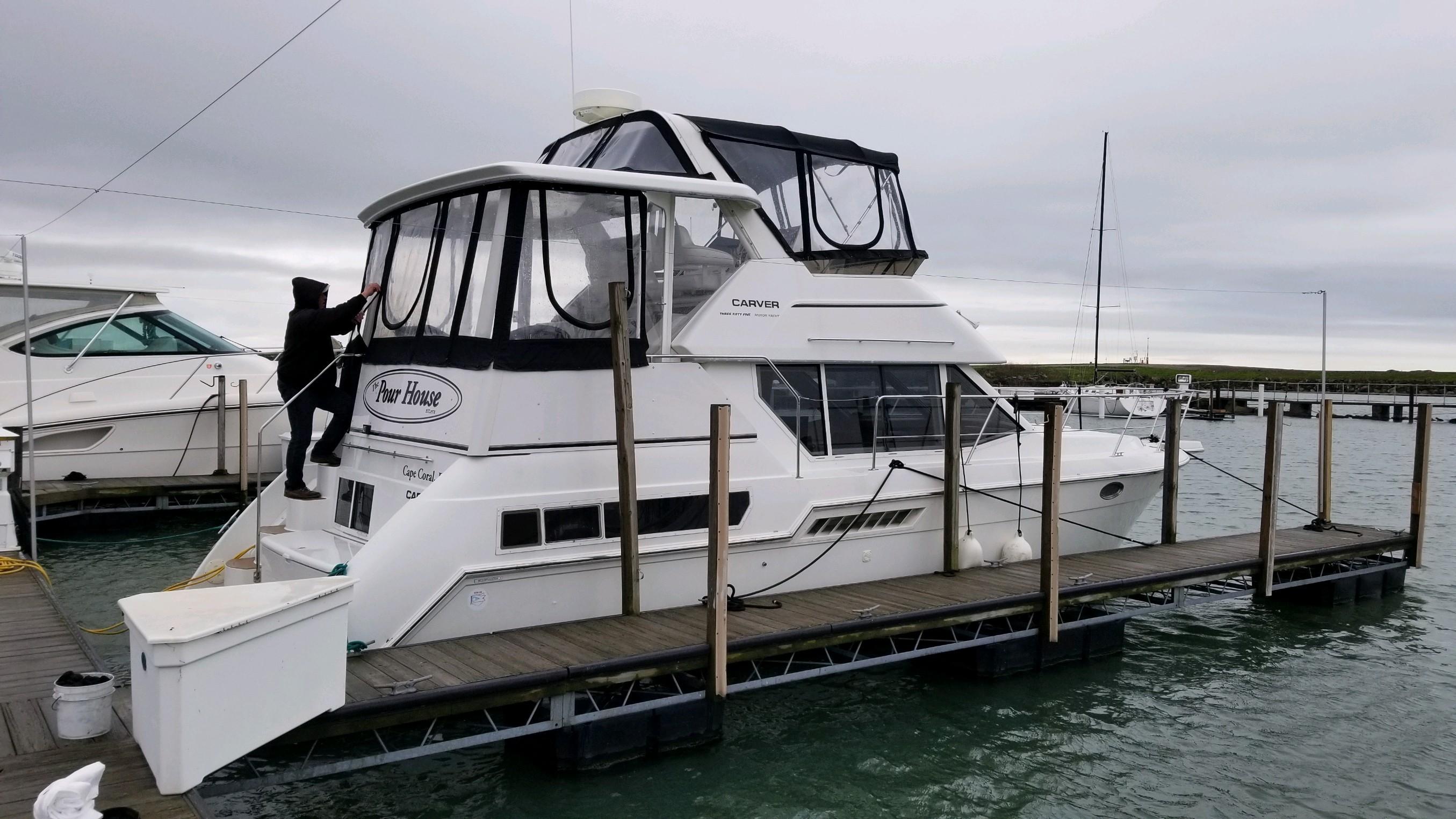 1998 Carver 355 Aft Cabin Motor Yacht | Yachts360
