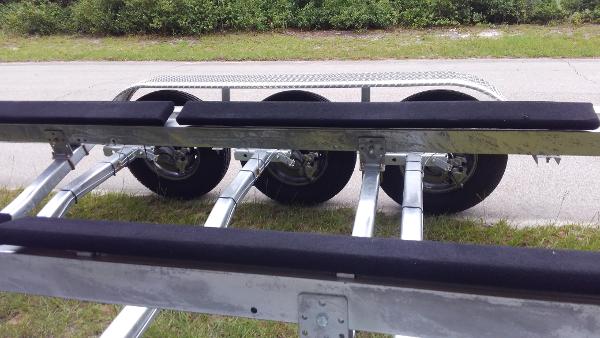 New 2025 LOAD RITE TRAILERS LR-AB32R15000102TB3 Aluminum Triple Torsion ...