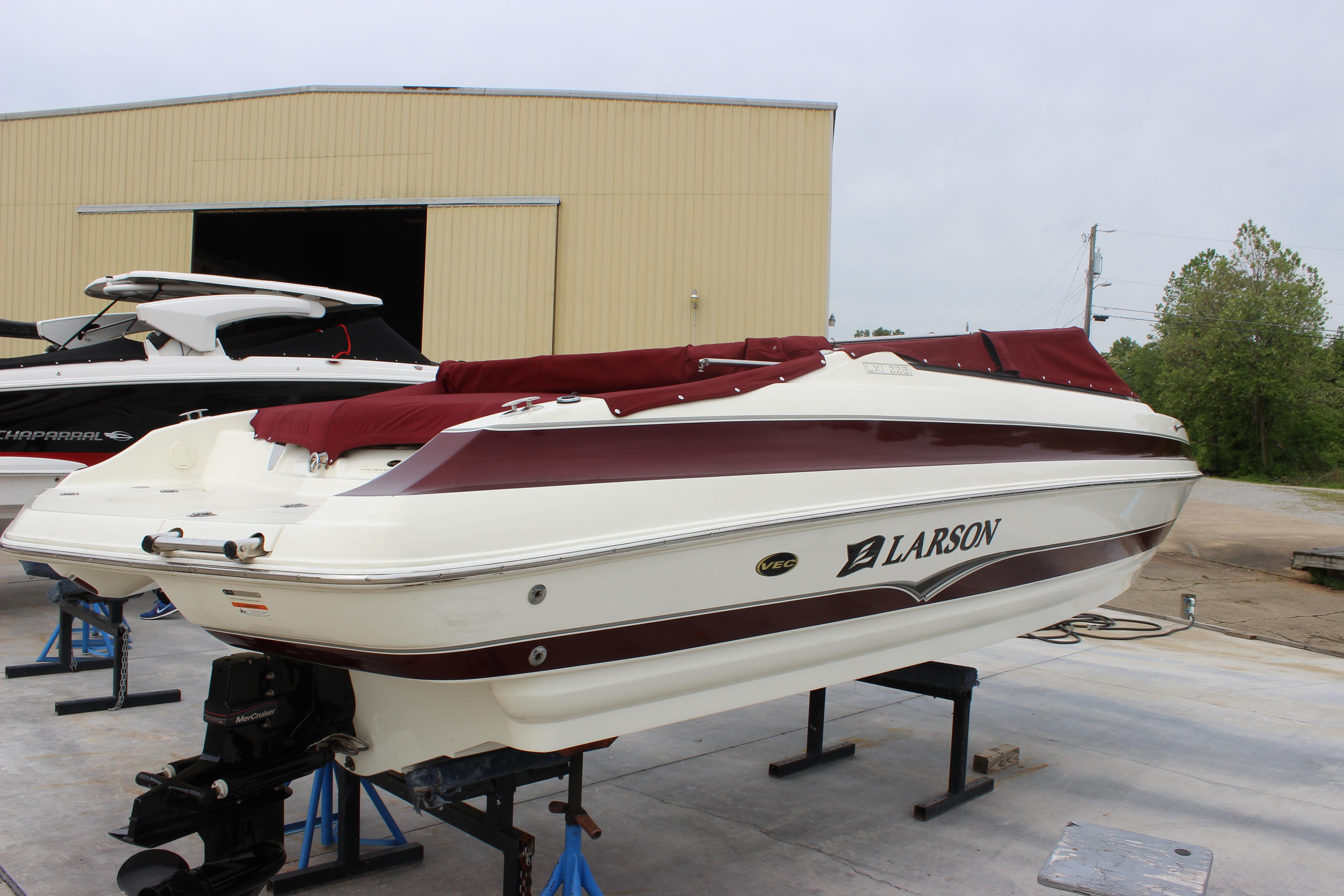 2006 Larson 228 LXI | Dominion Yachts